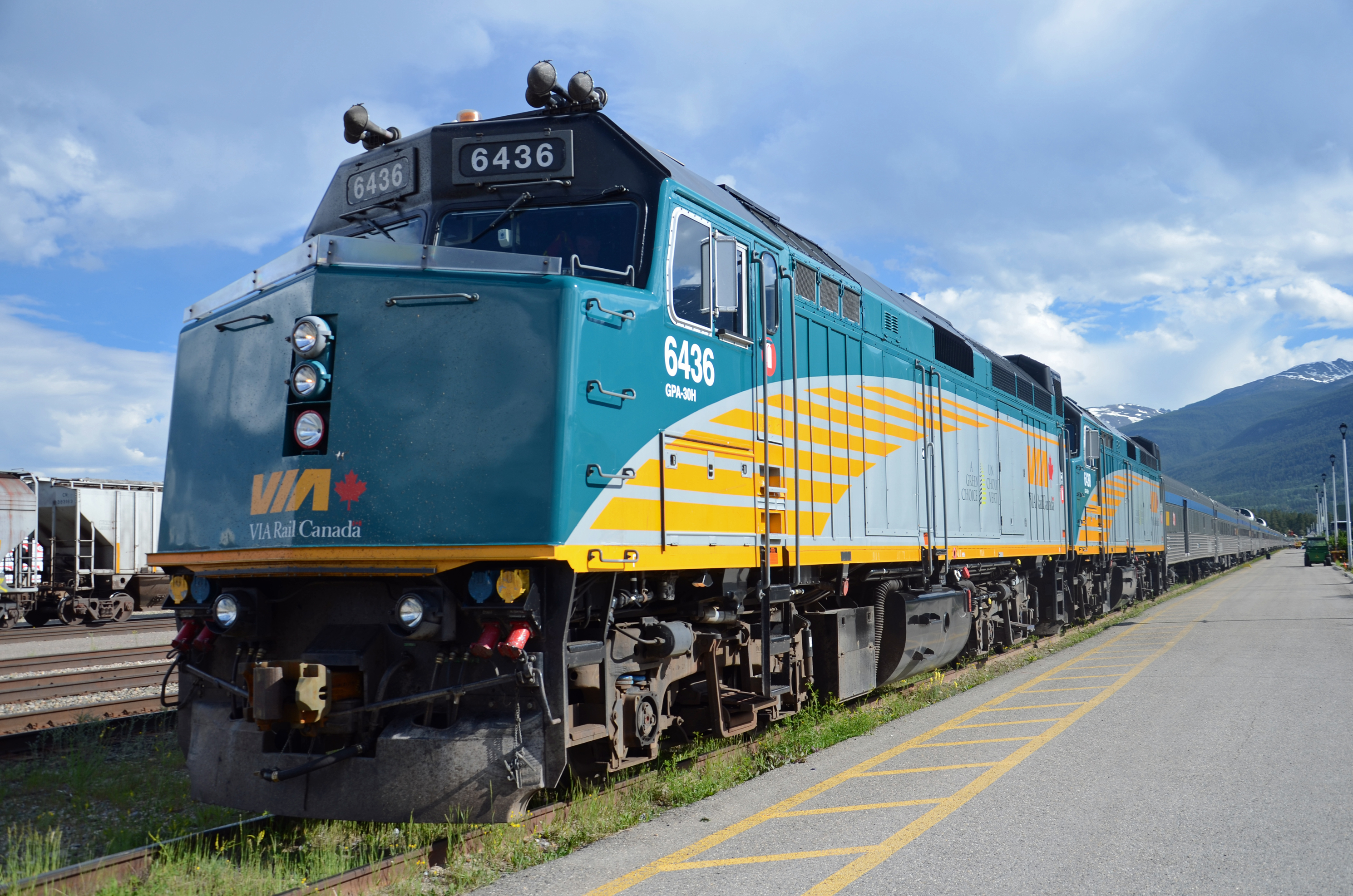 Railpictures.ca - Dave Turcotte Photo: VIA RAIL ON A SUMMERS EVENING ...