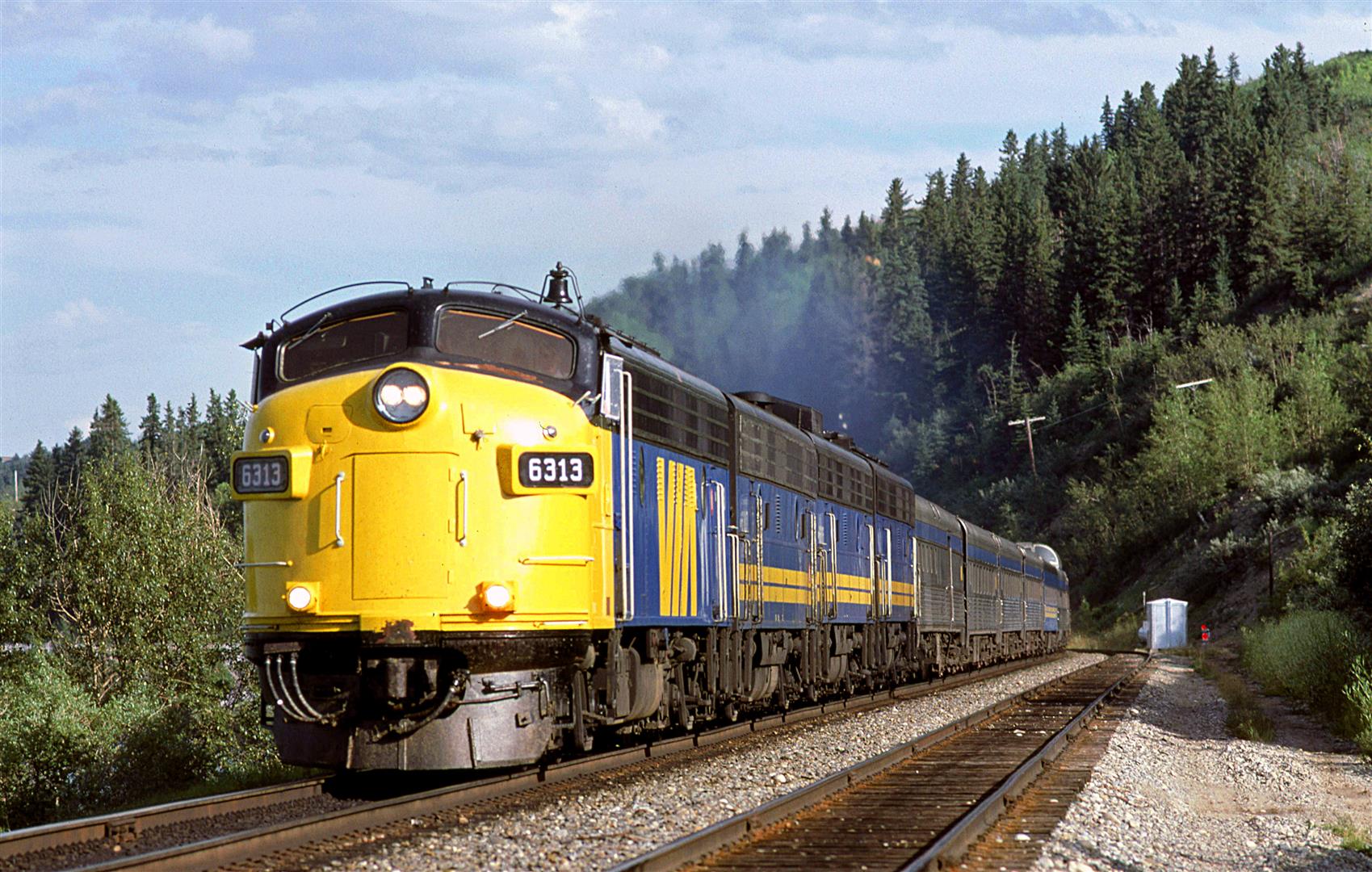 Railpictures.ca - Steve Young Photo: It is 1810hrs and the westbound ...