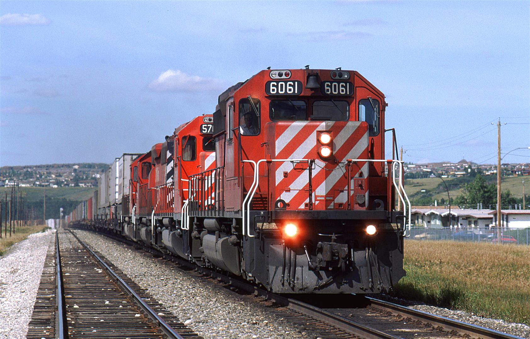 Railpictures.ca - Steve Young Photo: Running just ahead of the ...