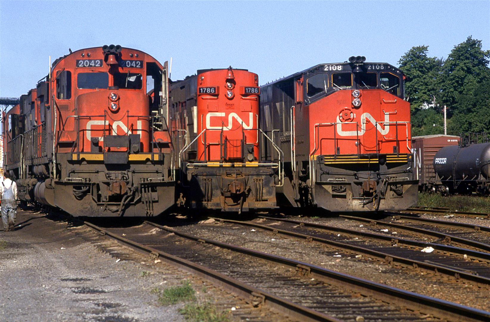 Railpictures.ca - Steve Young Photo: An interesting assortment of power ...