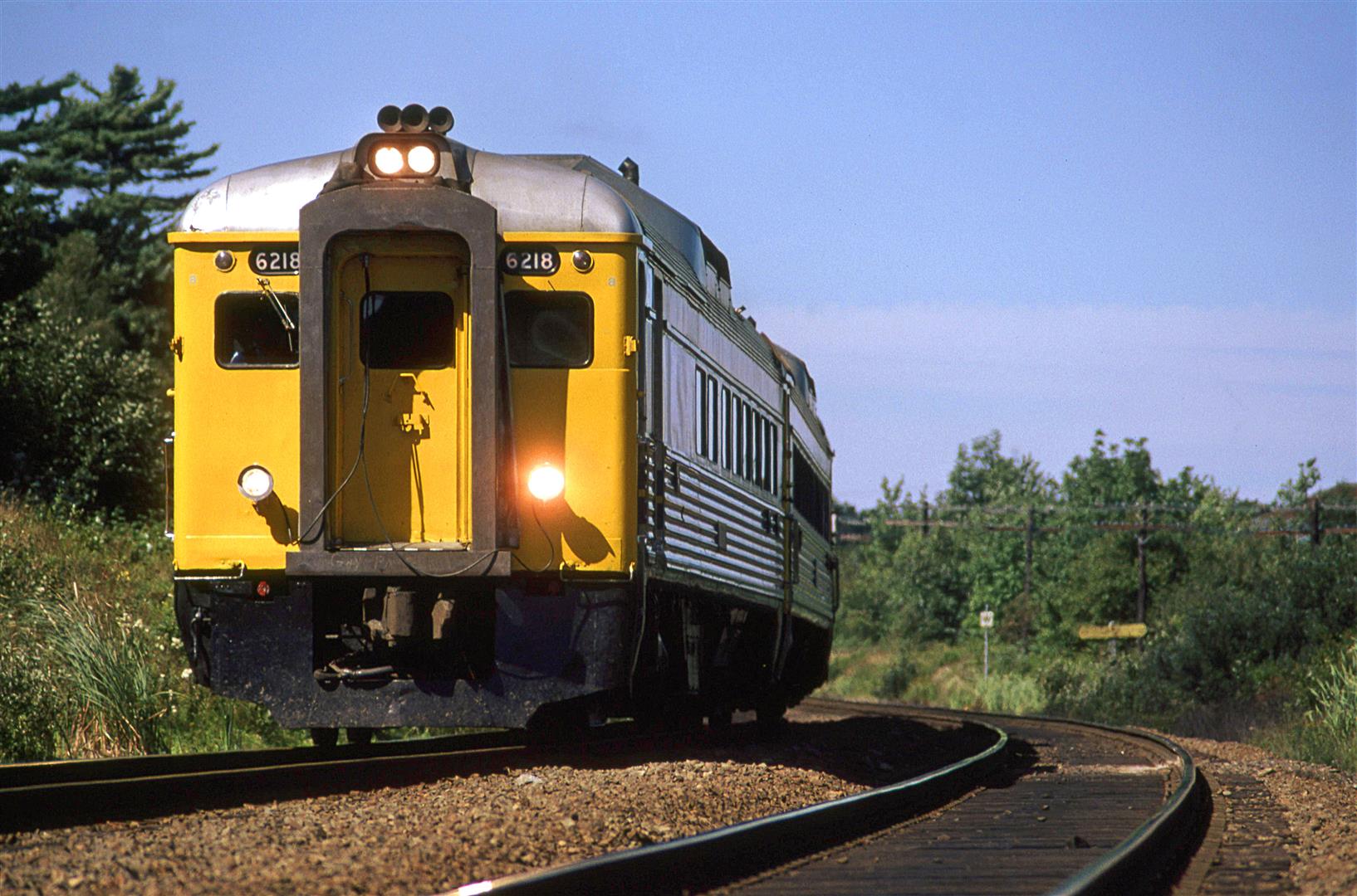 Railpictures.ca - Steve Young Photo: While my wife was up on the bridge ...