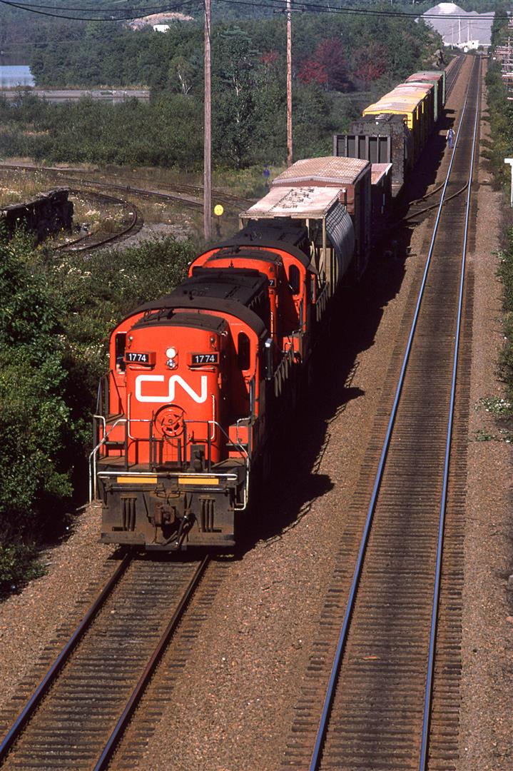 Railpictures.ca - Steve Young Photo: A local train is returning from ...