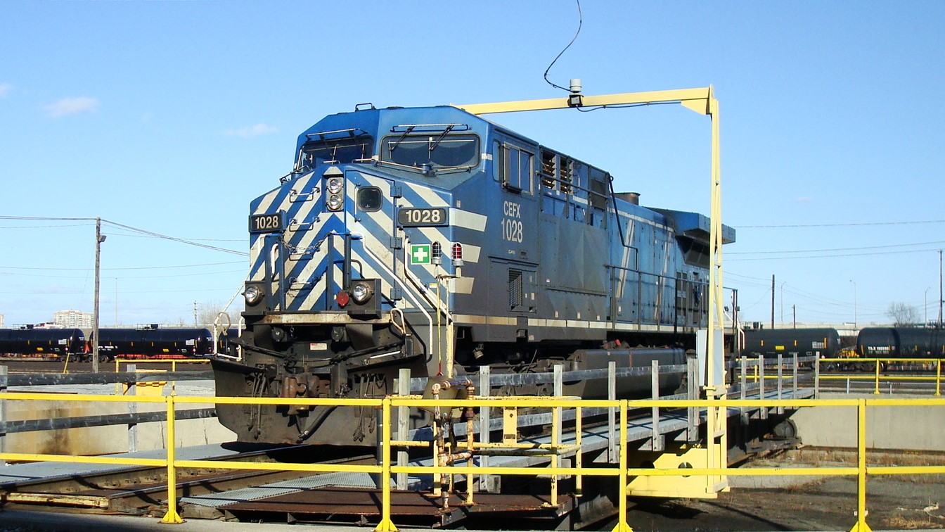 Railpictures.ca - Paul Santos Photo: CEFX leasing “Bluebird” AC4400 ...
