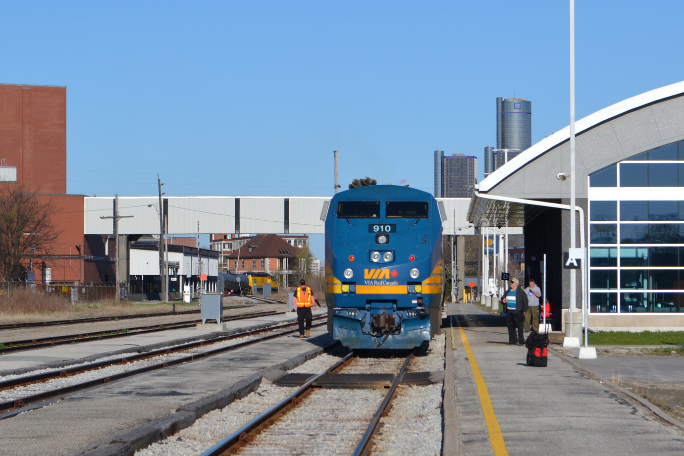 Railpictures.ca - Ian Deck Photo: VIA 910 gets situated for it’s trip ...
