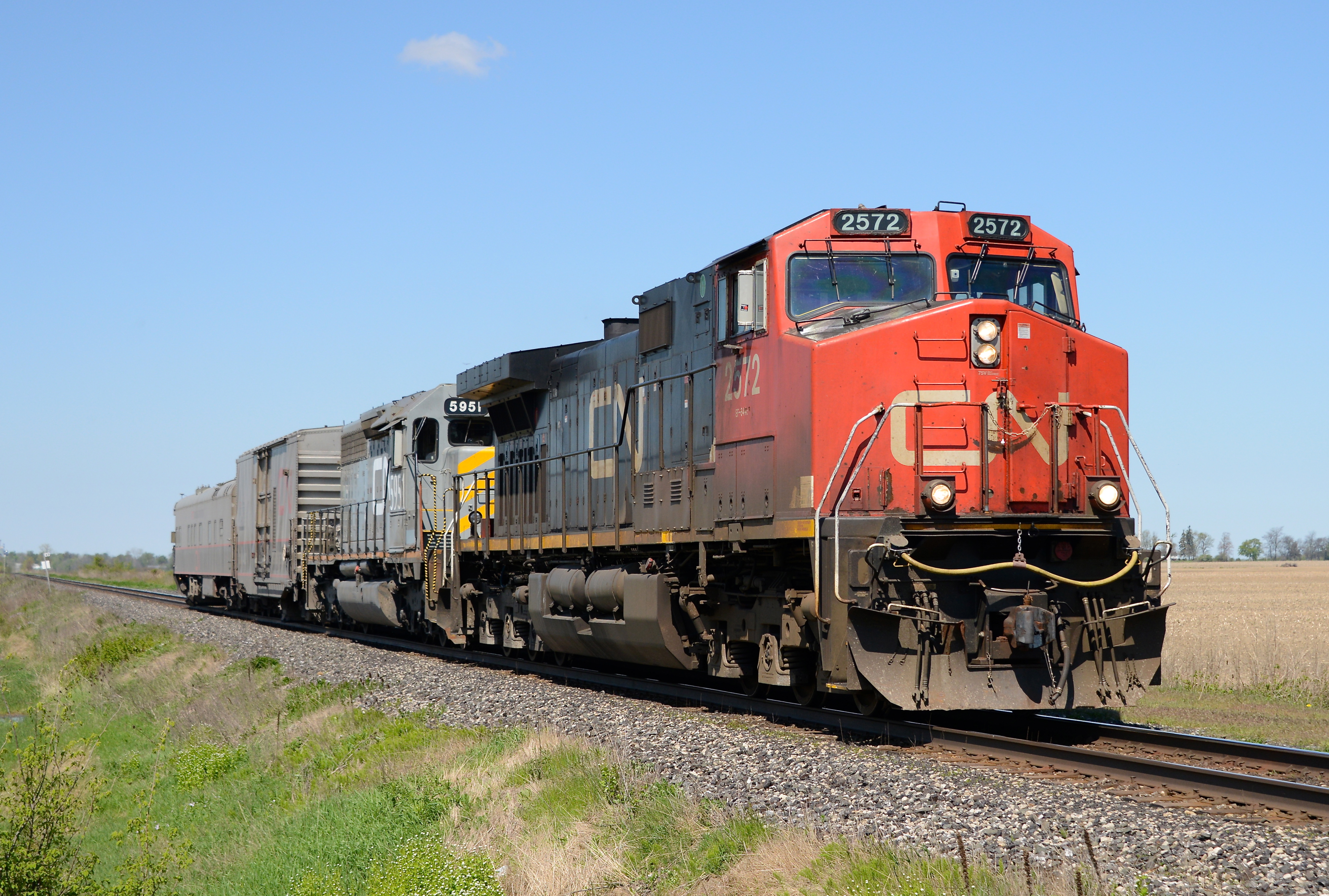 Railpictures.ca - Marc Dease Photo: CN Test Train led by CN 2572 with ...