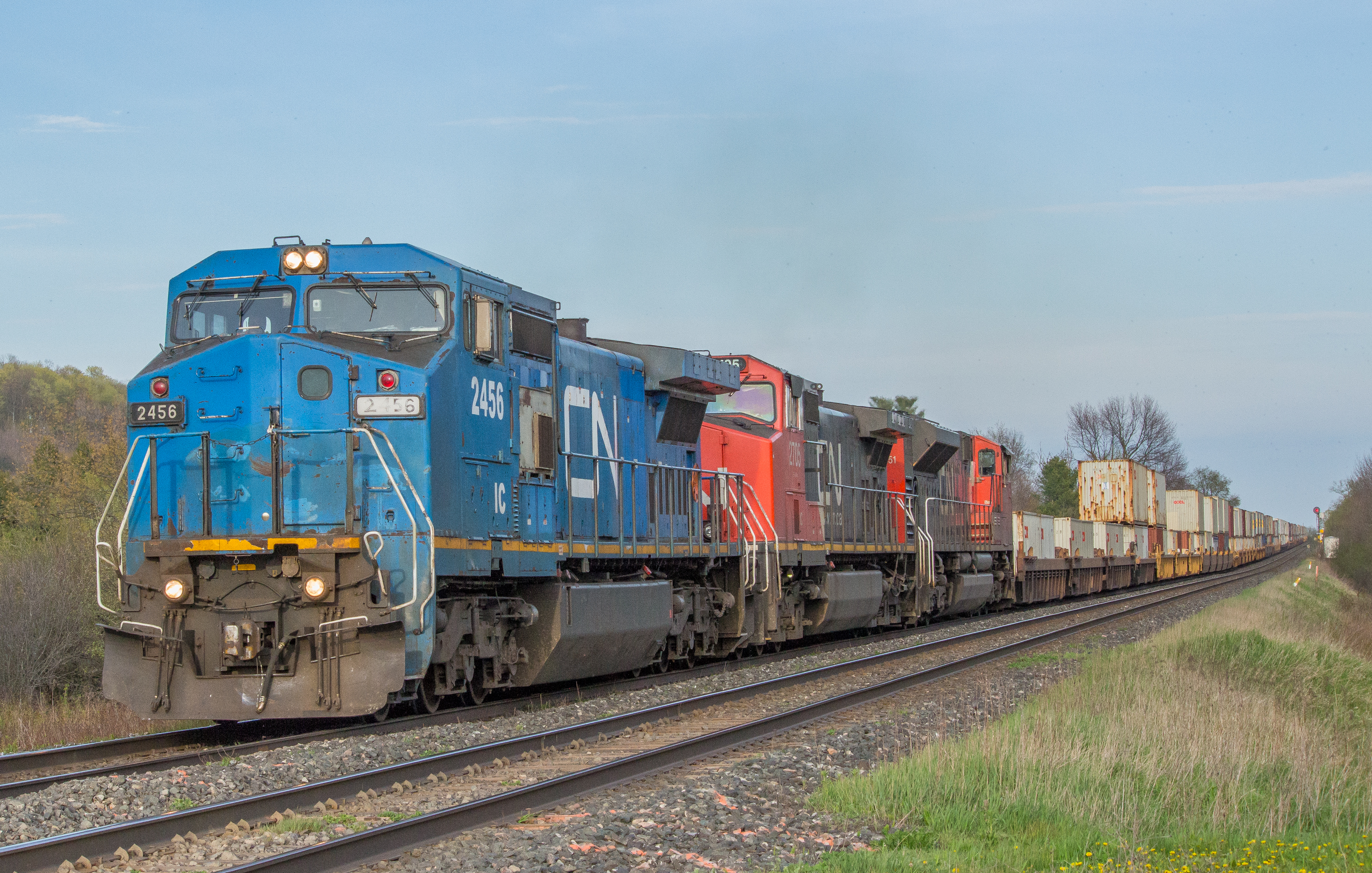 Railpictures.ca - Fred DesRochers Photo: With a Blue Devil on point ...