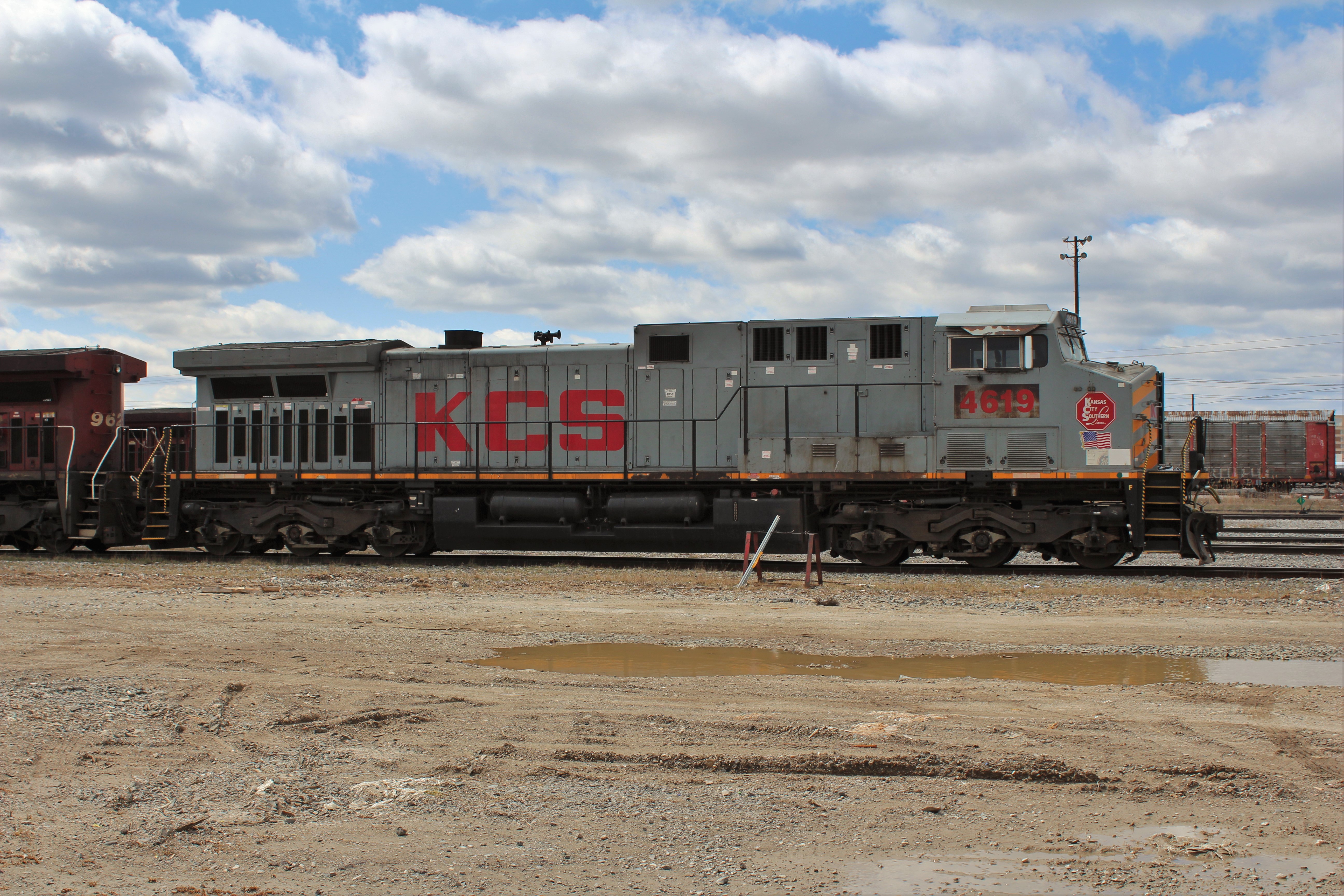 Railpictures.ca - Paul Santos Photo: Kansas City Southern GE AC4400 ...