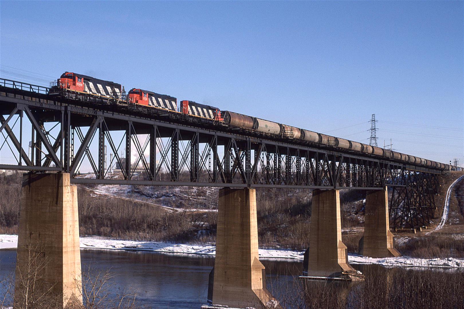 Railpictures.ca - Steve Young Photo: The classic view in Edmonton of CN ...