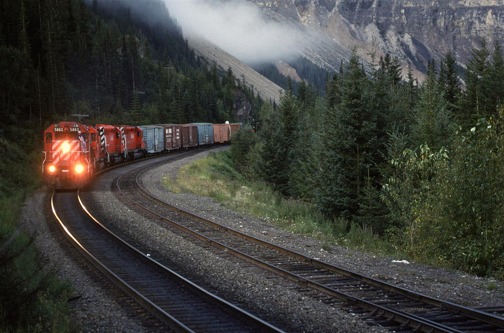 Railpictures.ca - Janice Waldron Photo: A westbound manifest holds the ...