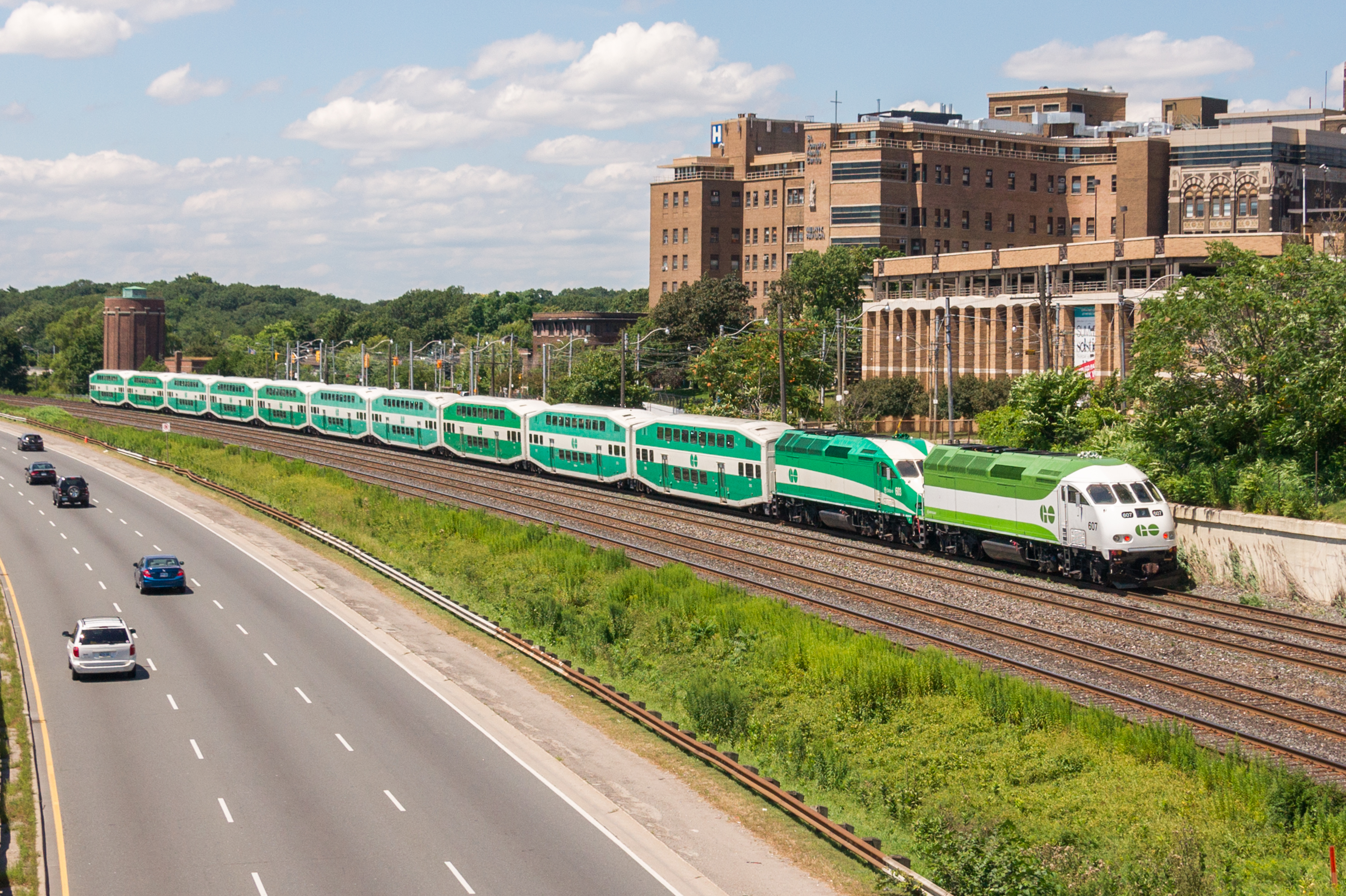Railpictures.ca - David Vincent Photo: GO 607 you say? It’s less than 5 ...