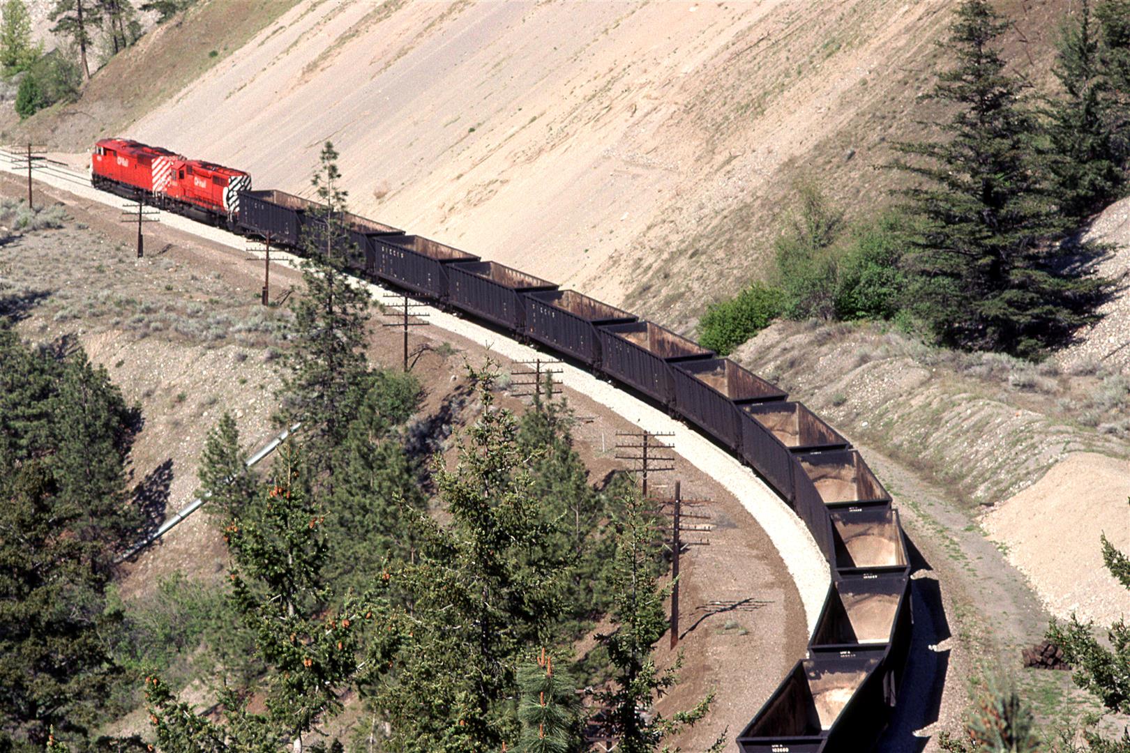 Railpictures.ca - Steve Young Photo: A CP empty Coal train rounds a ...