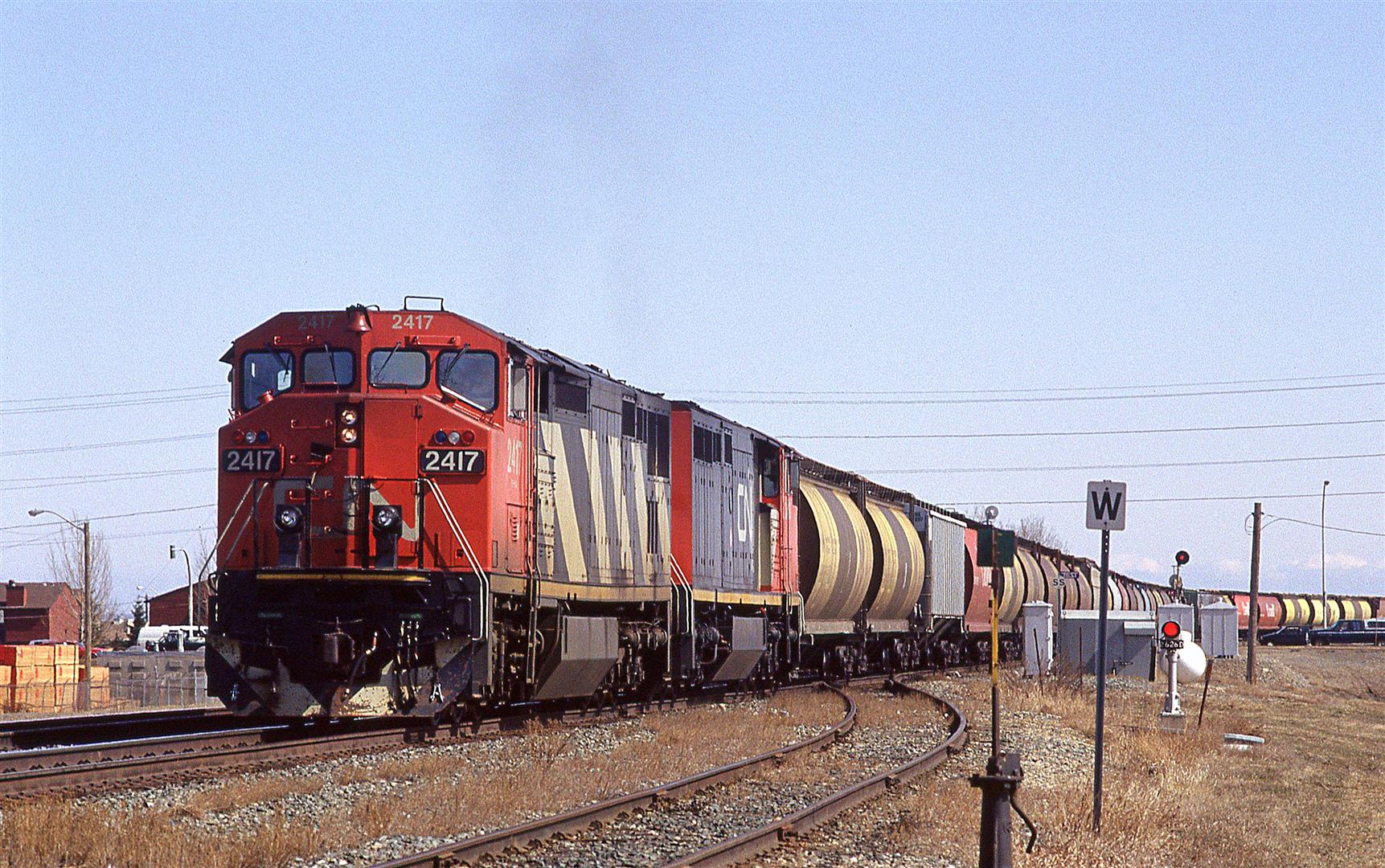 Railpictures.ca - Steve Young Photo: A loaded grain train arrives at ...