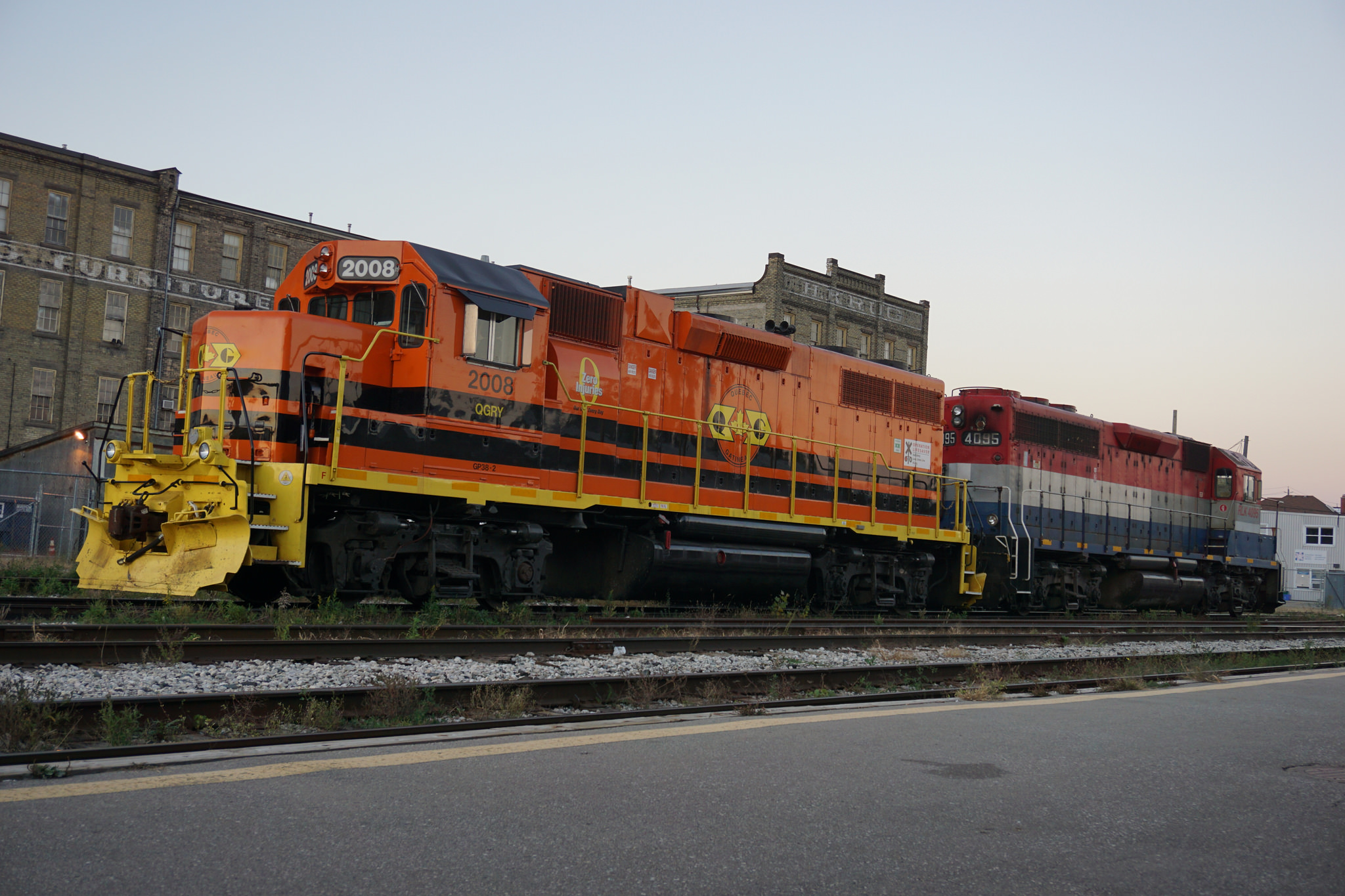 Railpictures.ca - Brian Bui Photo: The power rests at the Kitchener Via ...