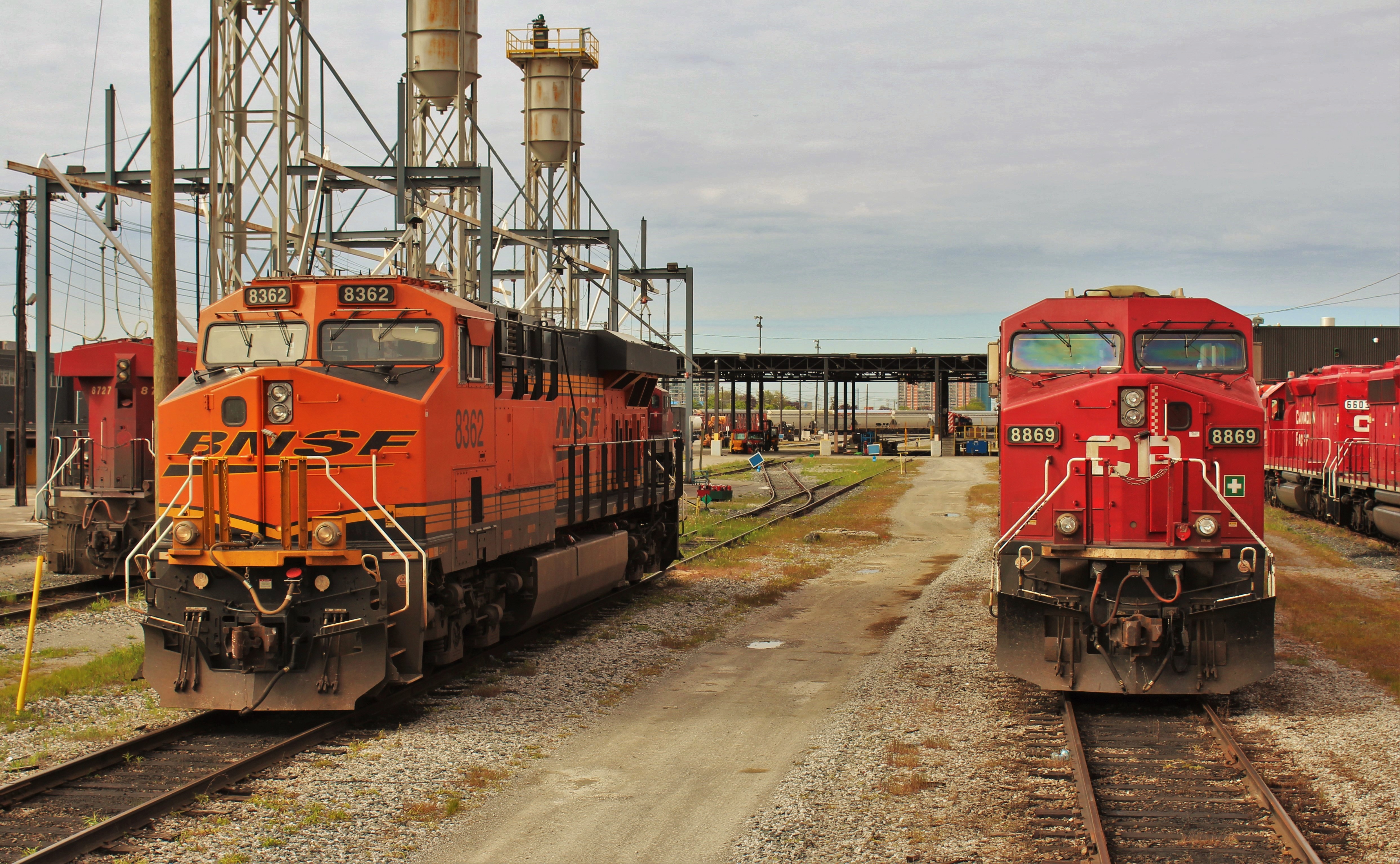 Railpictures.ca - Paul Santos Photo: Two GE evolution Series units sit ...