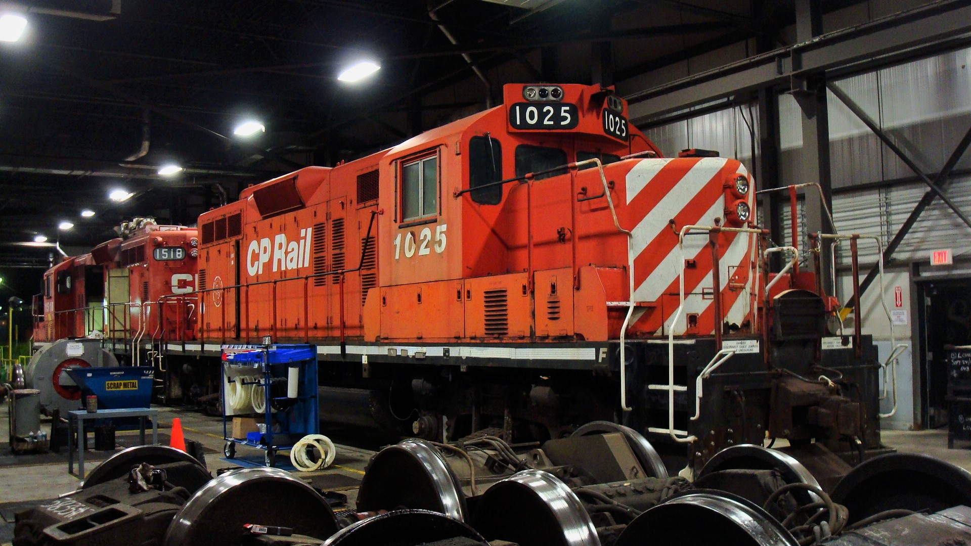 Railpictures.ca - Paul Santos Photo: GP9 slug 1025 in the shop with ...