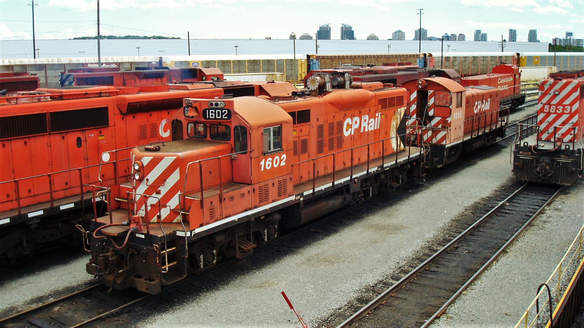 Railpictures.ca - Paul Santos Photo: Two years away from retirement ...