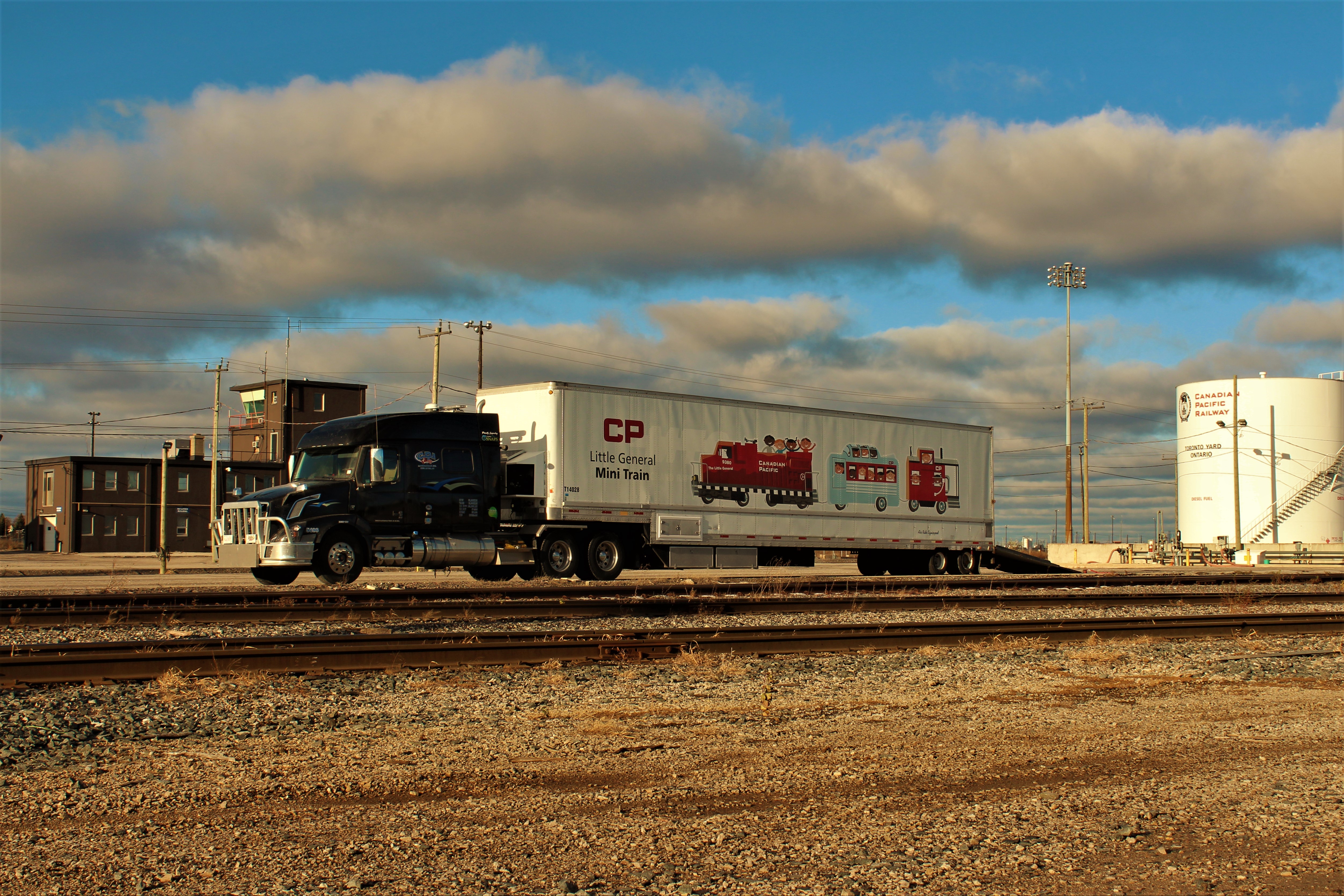 Railpictures.ca - Paul Santos Photo: Transport carrying the Canadian ...