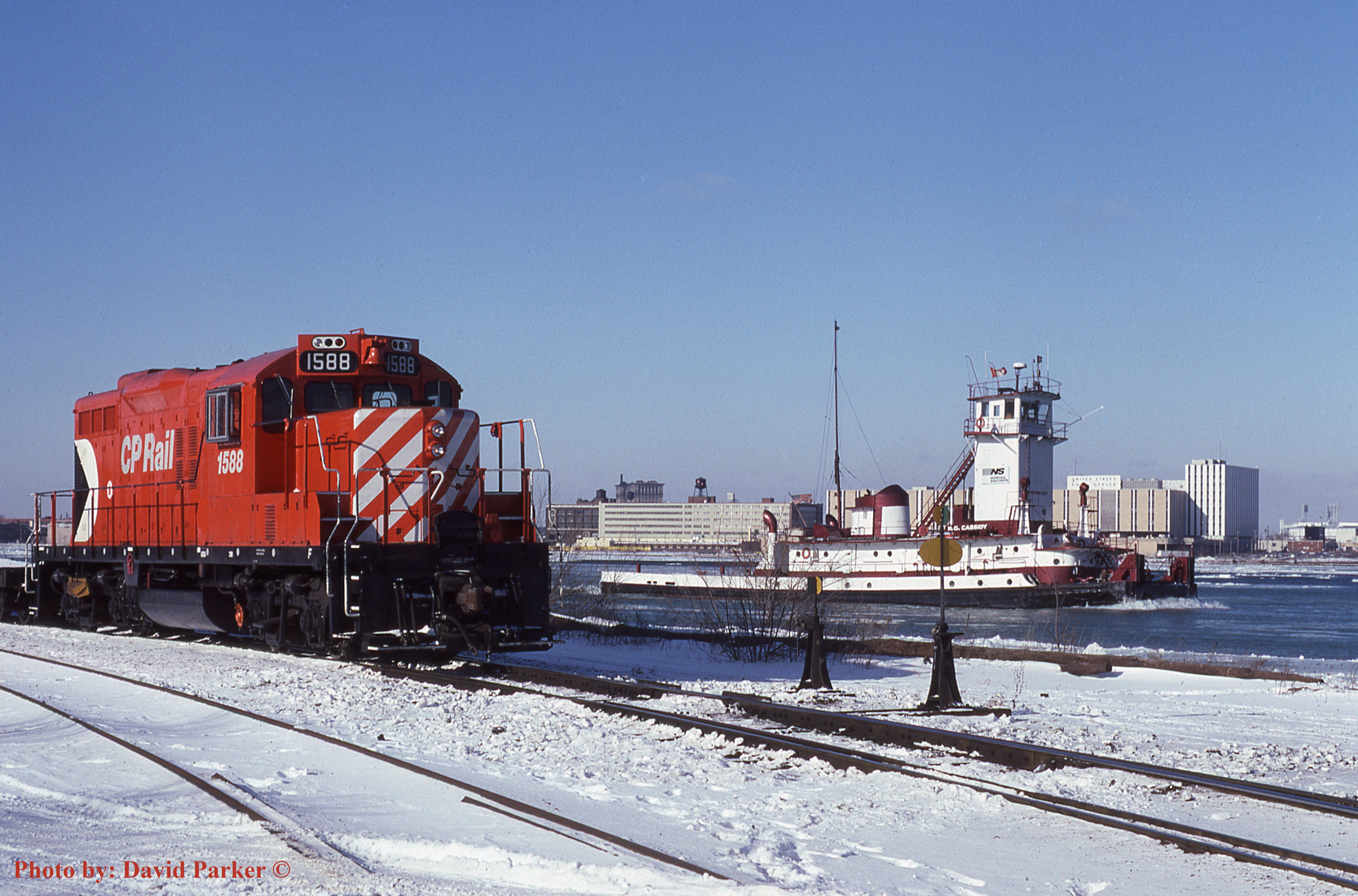 Railpictures.ca - David J Parker Photo: “South of the Border”. CP 1588 ...