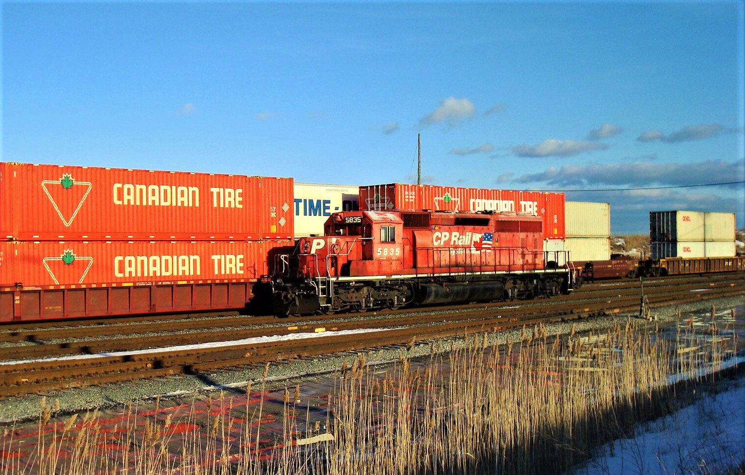 Railpictures.ca - Paul Santos Photo: SD40-2 5835 finished off it’s CP ...