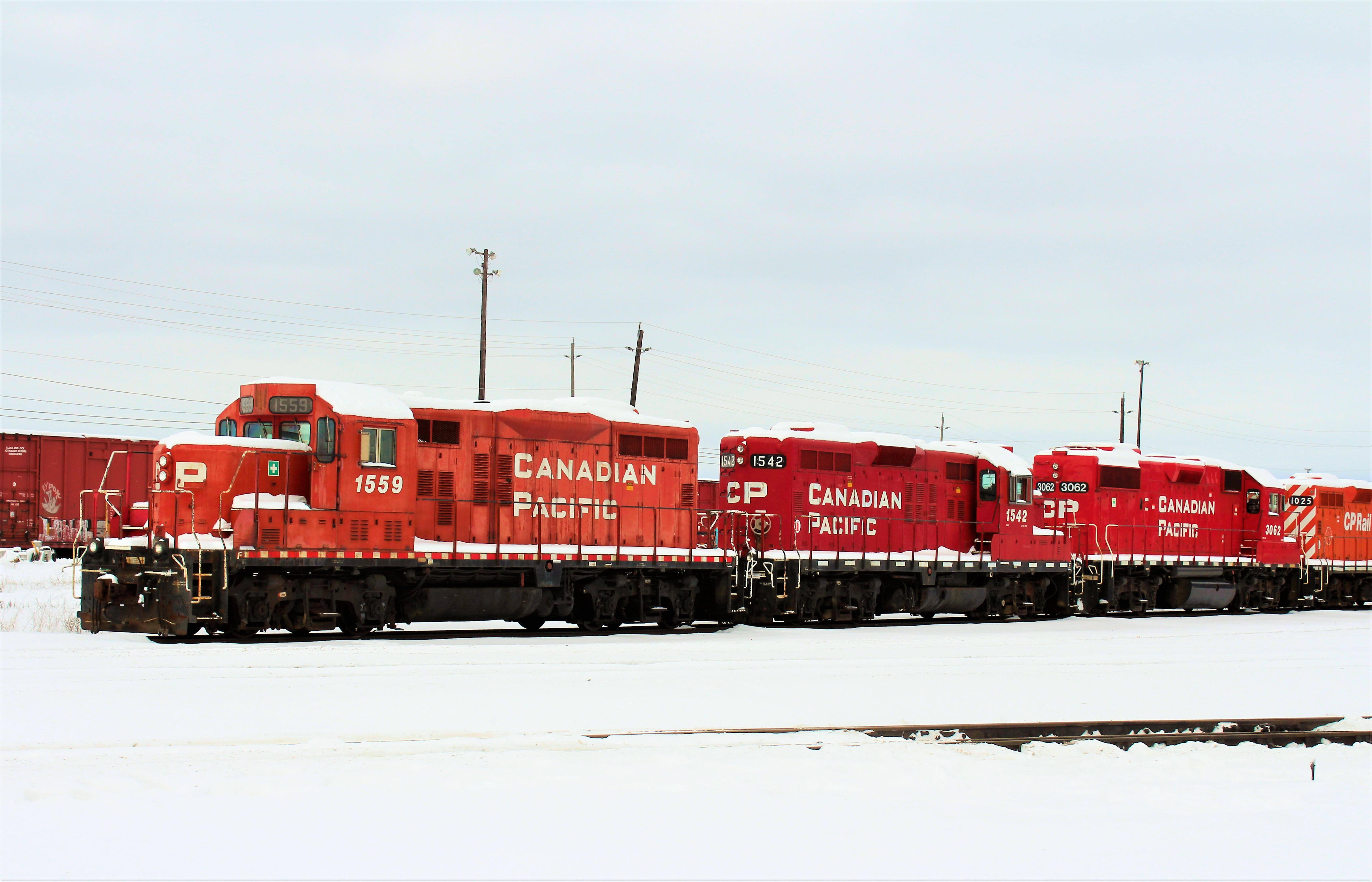Railpictures.ca - Paul Santos Photo: These two GP9u models are the ...