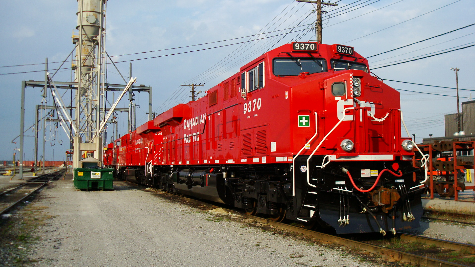 Railpictures.ca - Paul Santos Photo: Just delivered from Erie PA, the ...