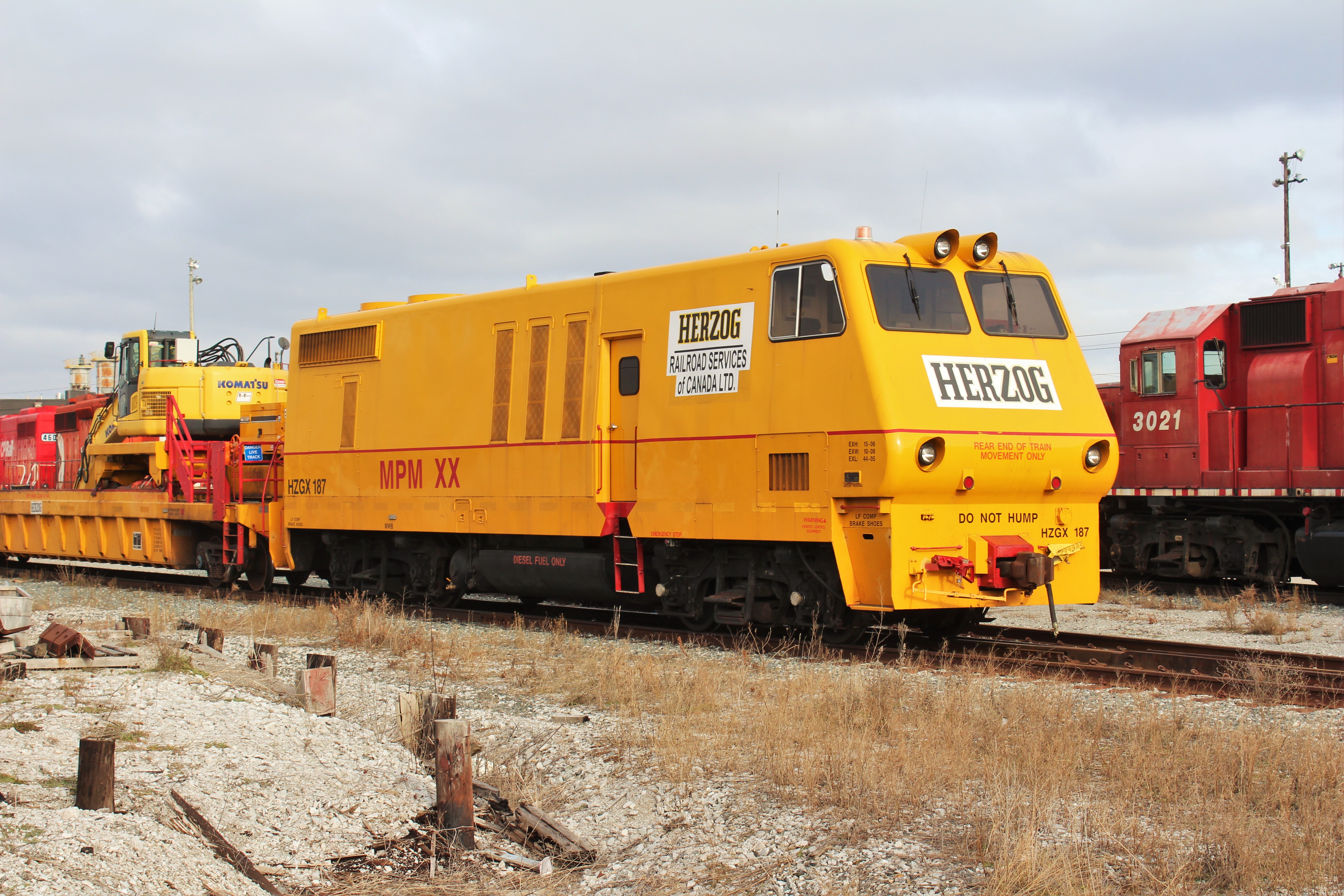 Railpictures.ca - Paul Santos Photo: HERZOG Railroad Services of Canada ...