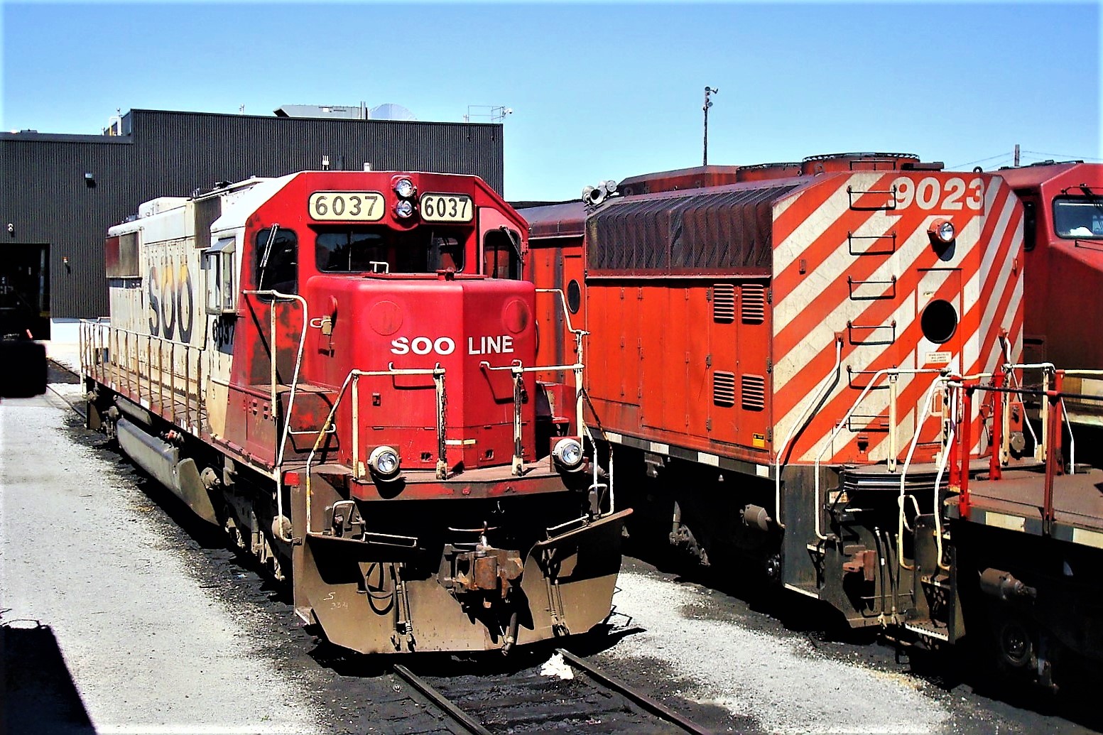 Railpictures.ca - Paul Santos Photo: One of the few SD60′s that remains ...
