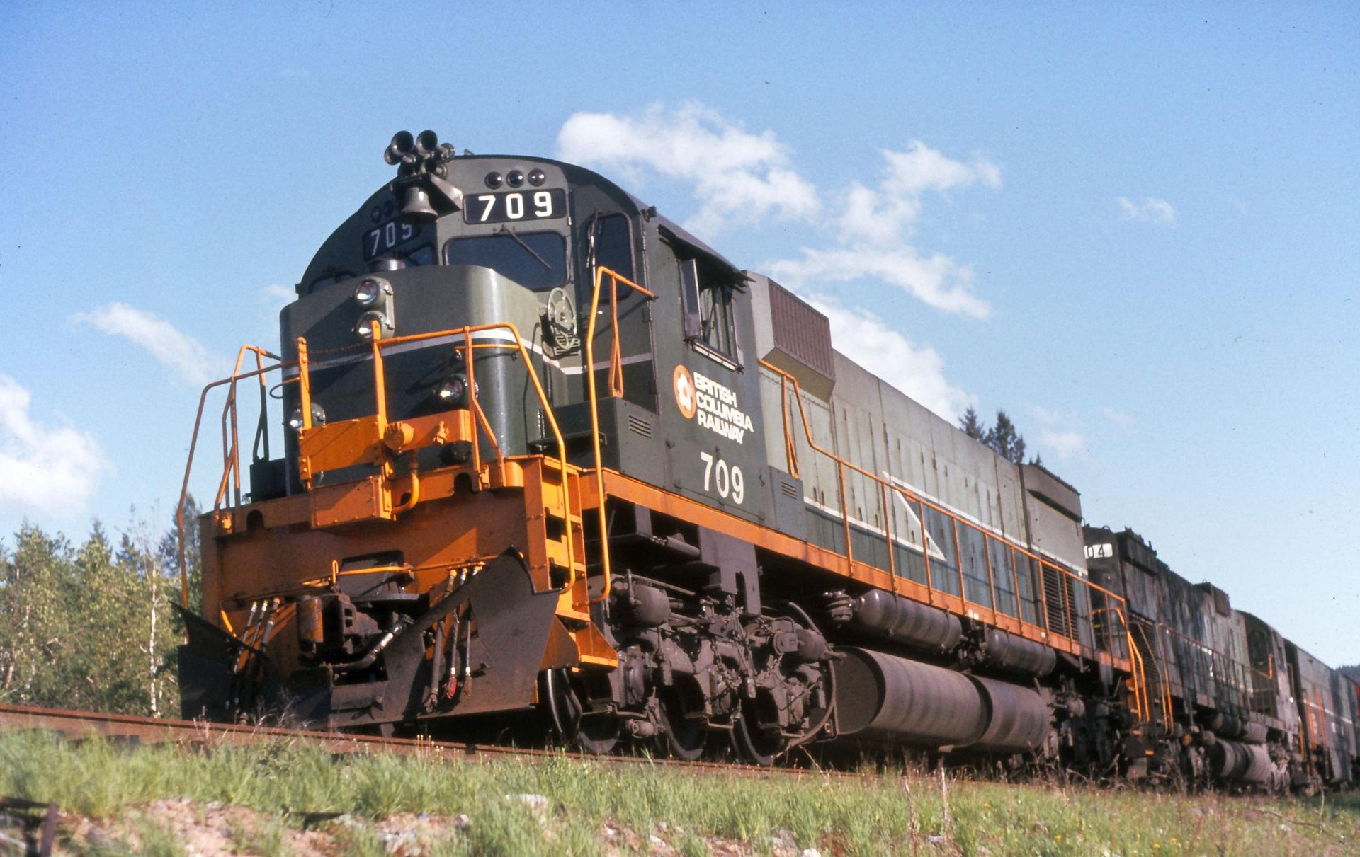 Railpictures.ca - Doug Lawson Photo: BCR 709 in the siding at Mackin ...