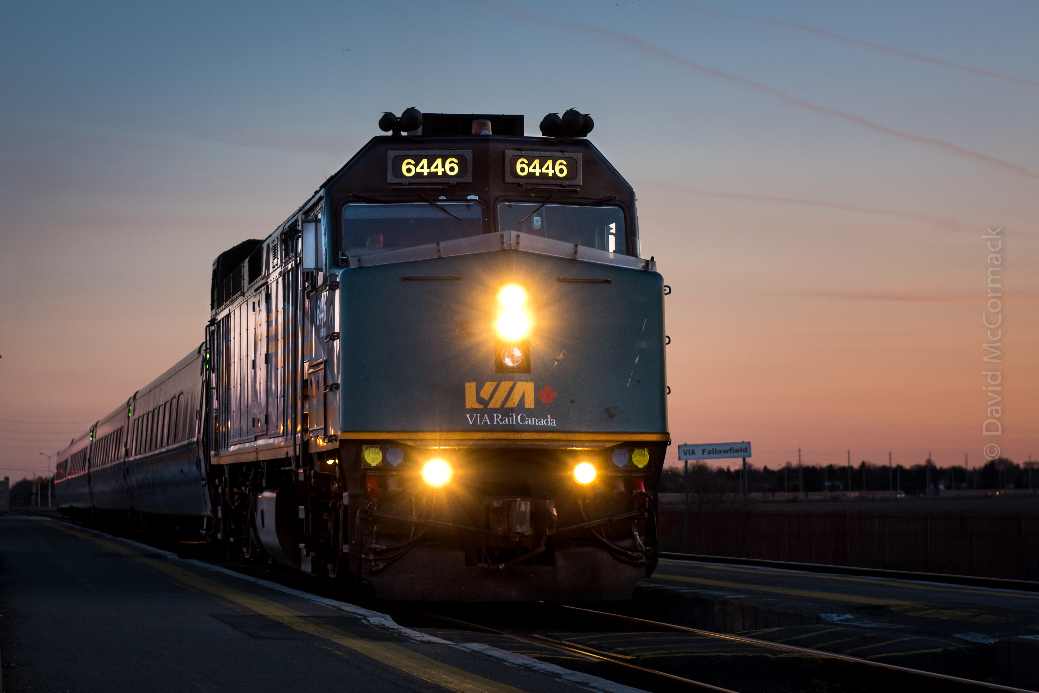 Railpictures.ca - David McCormack Photo: Stopping in Fallowfield at ...