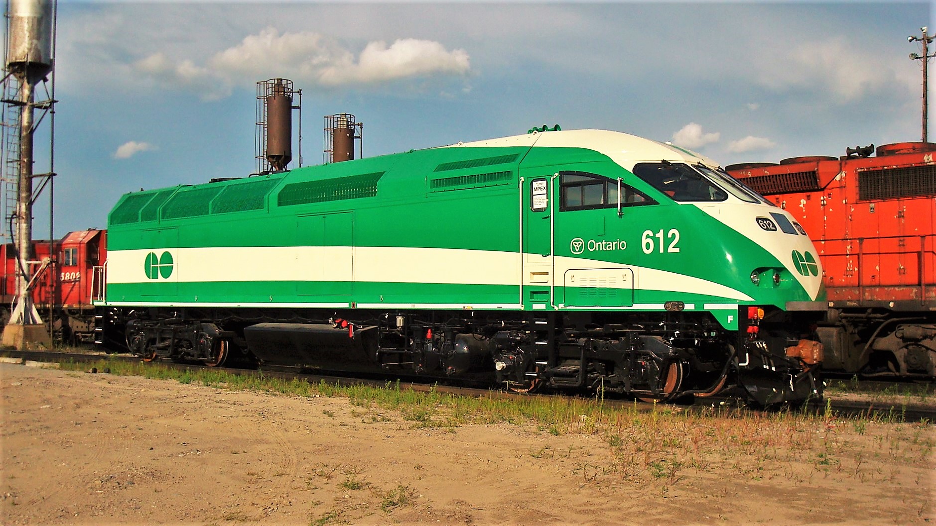 Railpictures.ca - Paul Santos Photo: GO Transit MP40PH-3C in transit at ...