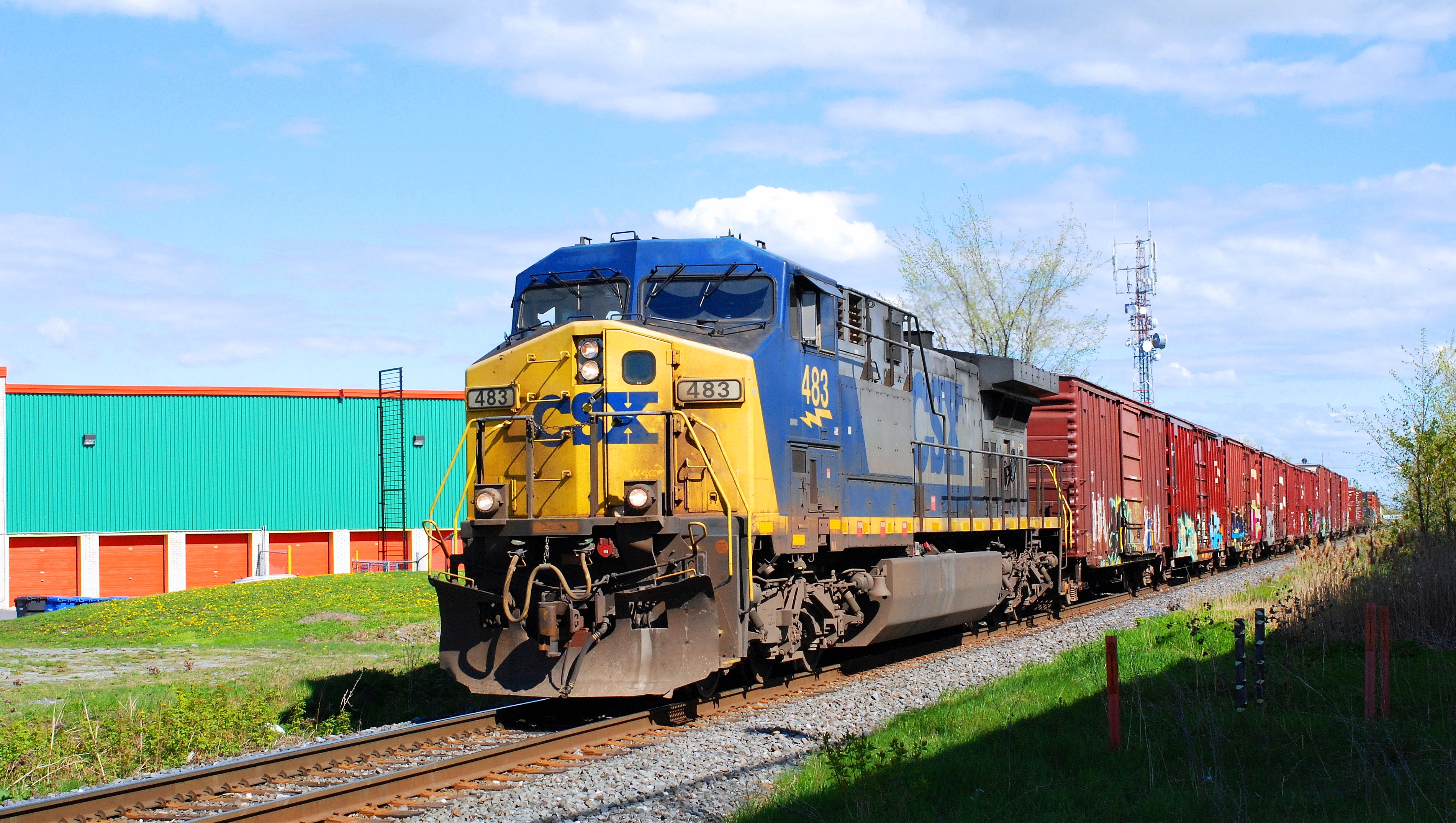 Railpictures.ca - Jean-Pierre Brossard Photo: CSX-483 a AC-44-w coming ...