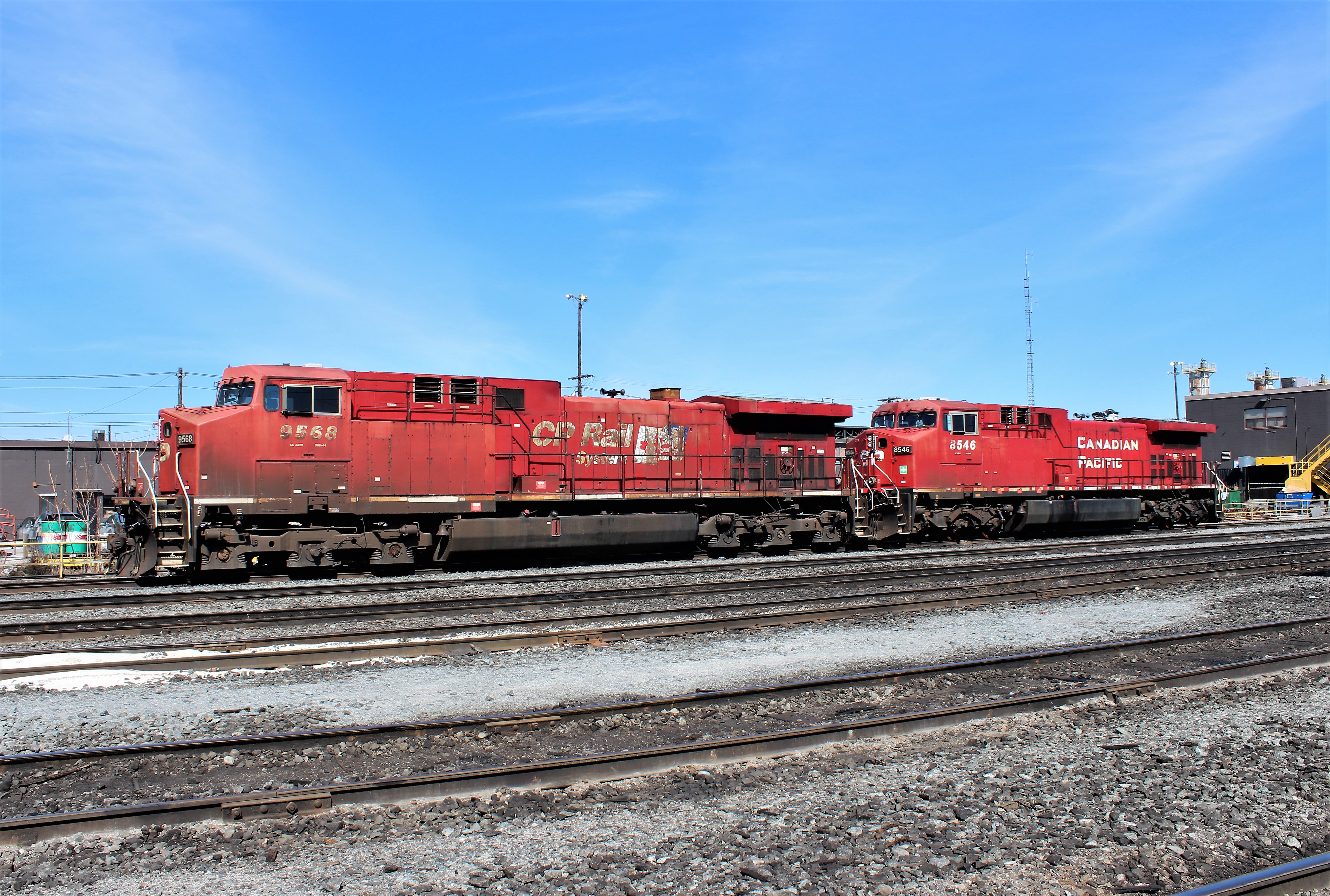 Railpictures.ca - Paul Santos Photo: 2 stored GE AC4400′s, the 9568 ...