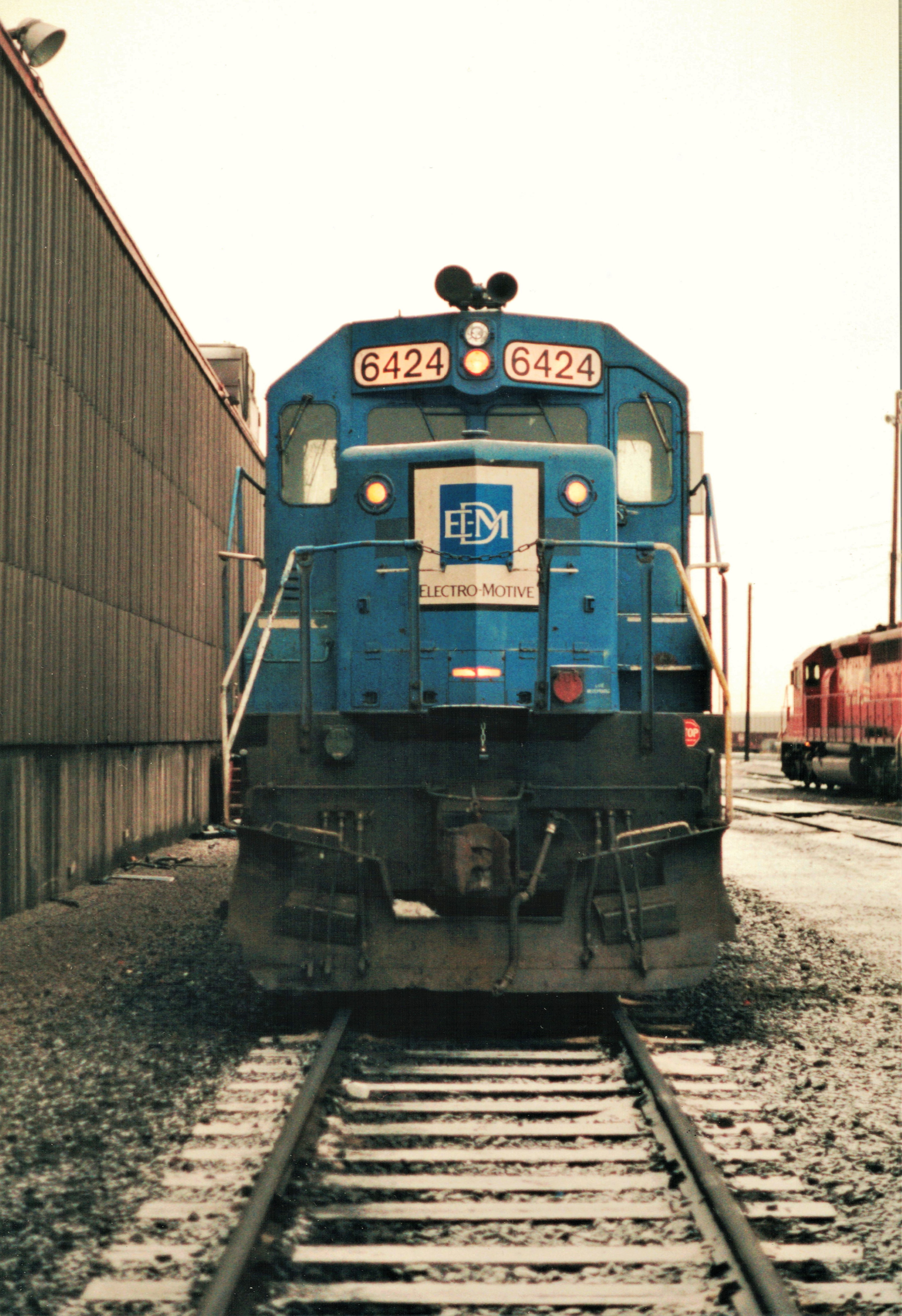 Railpictures.ca - Paul Santos Photo: Captured alongside the older ...