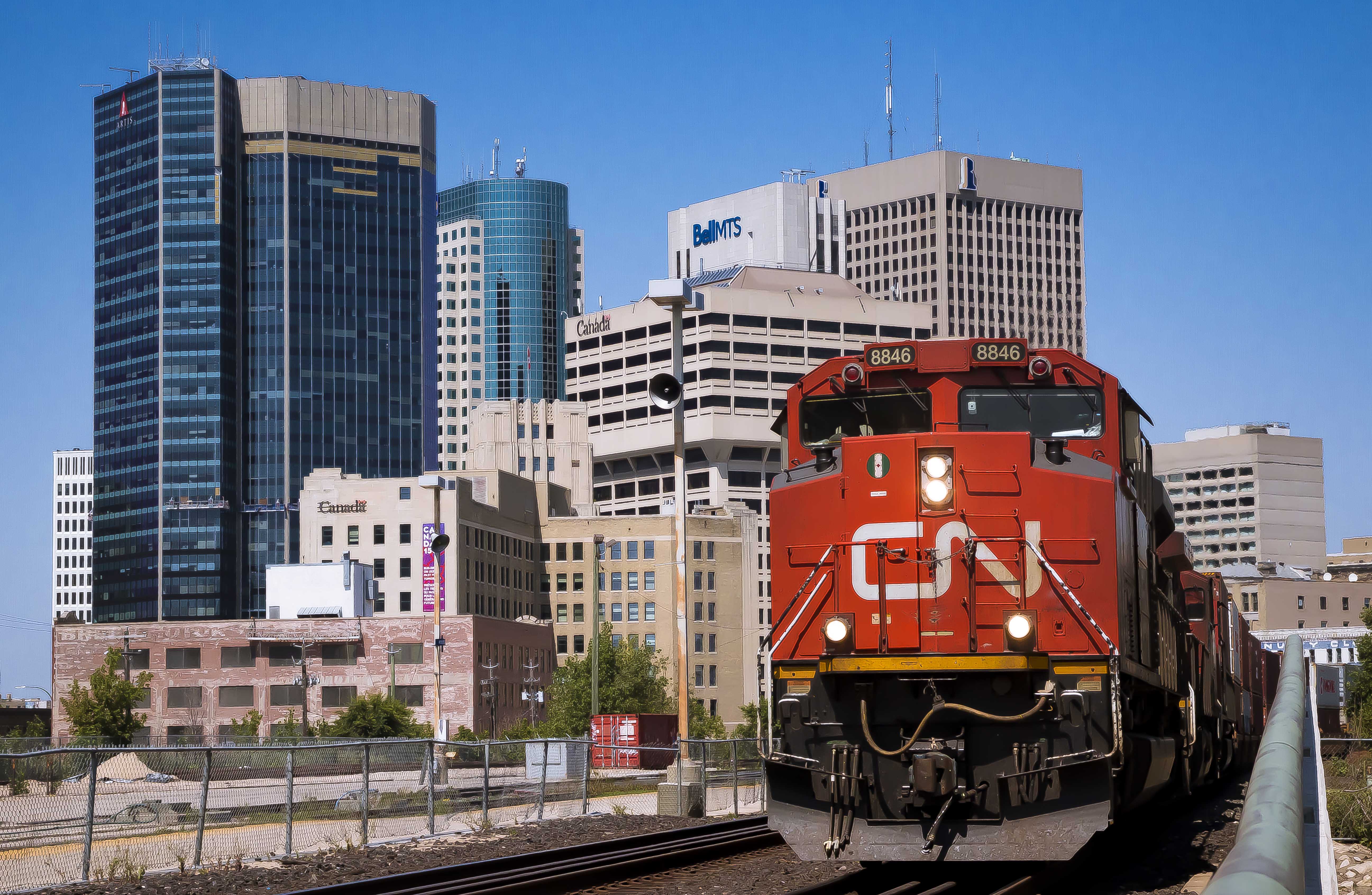 Railpictures.ca - Kevin Siemens Photo: Heading West from Union Station ...