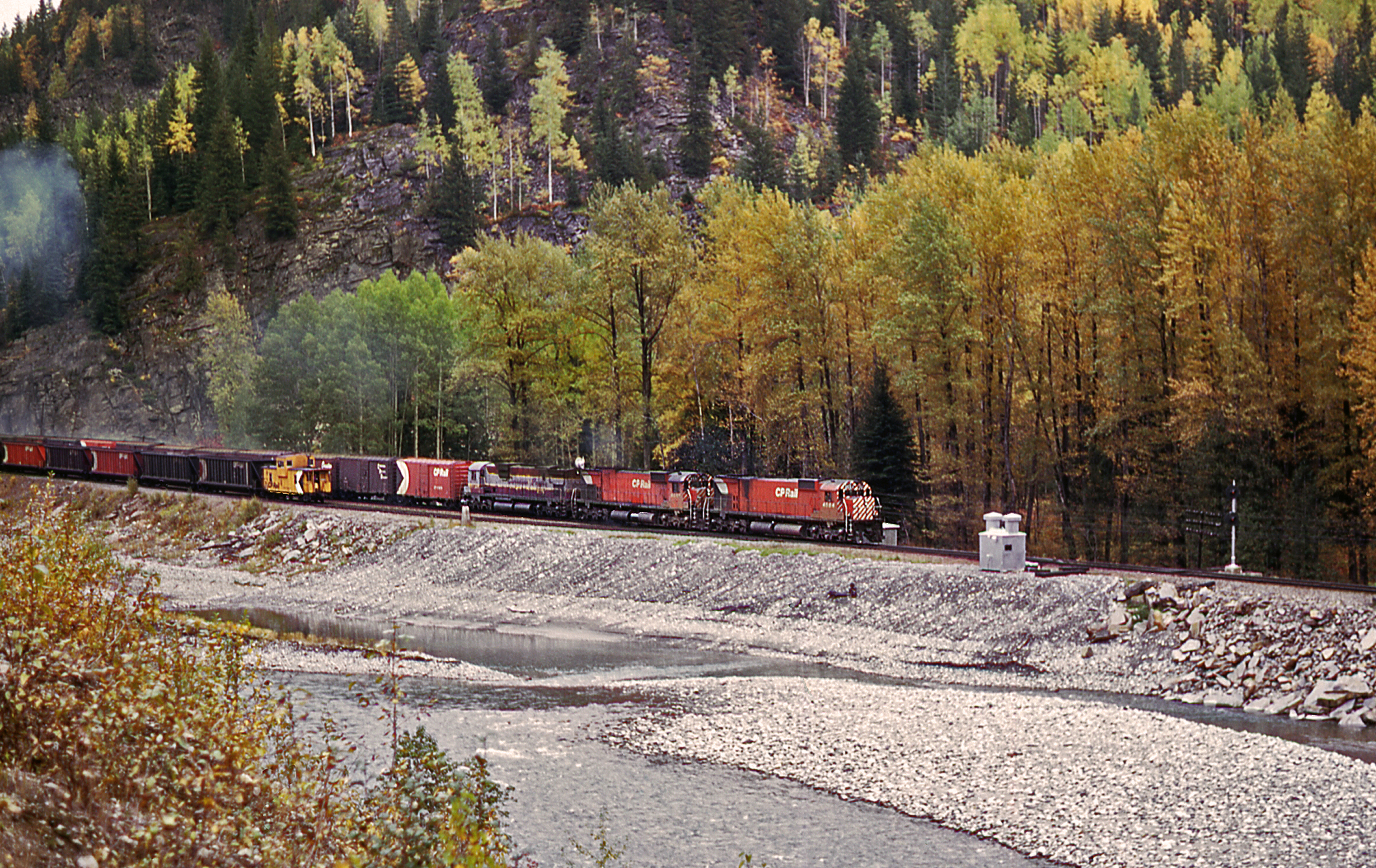 Railpictures.ca - Ira Silverman Photo: Deep in the Albert Canyon a ...