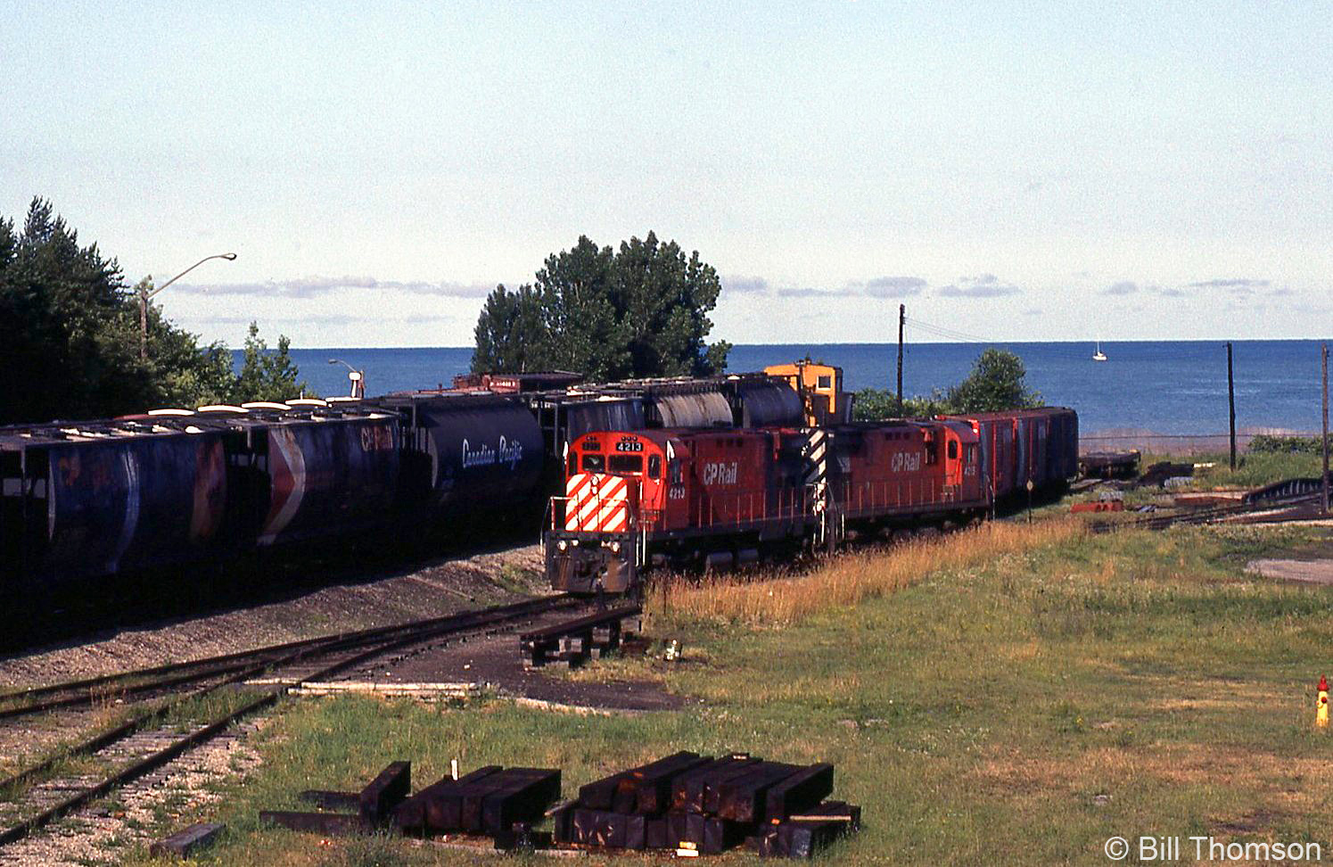 Railpictures.ca - Bill Thomson Photo: With Lake Huron in the background ...