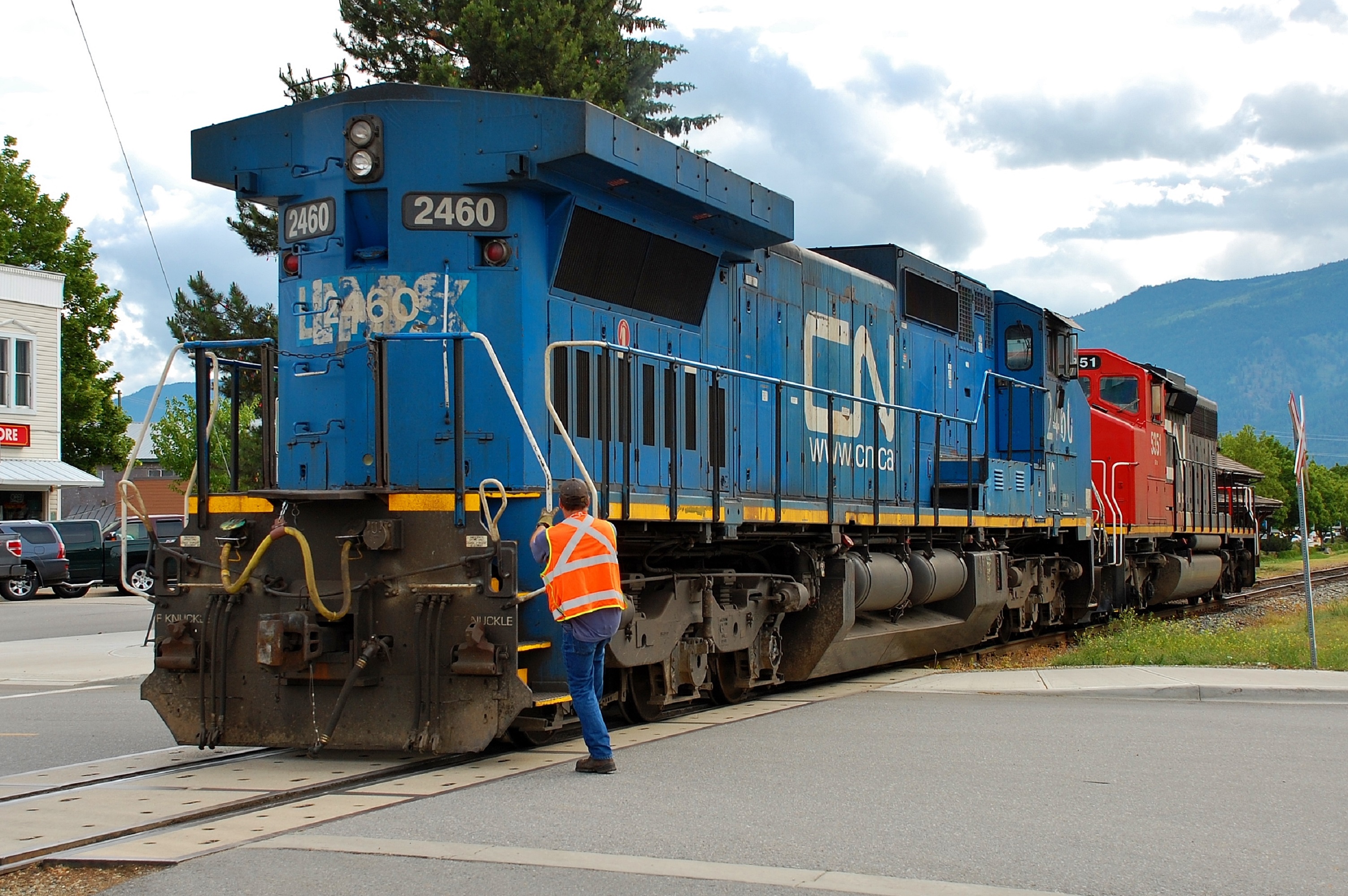 Railpictures.ca - Richard Hart Photo: IC 2460 & CN 5351 have just ...