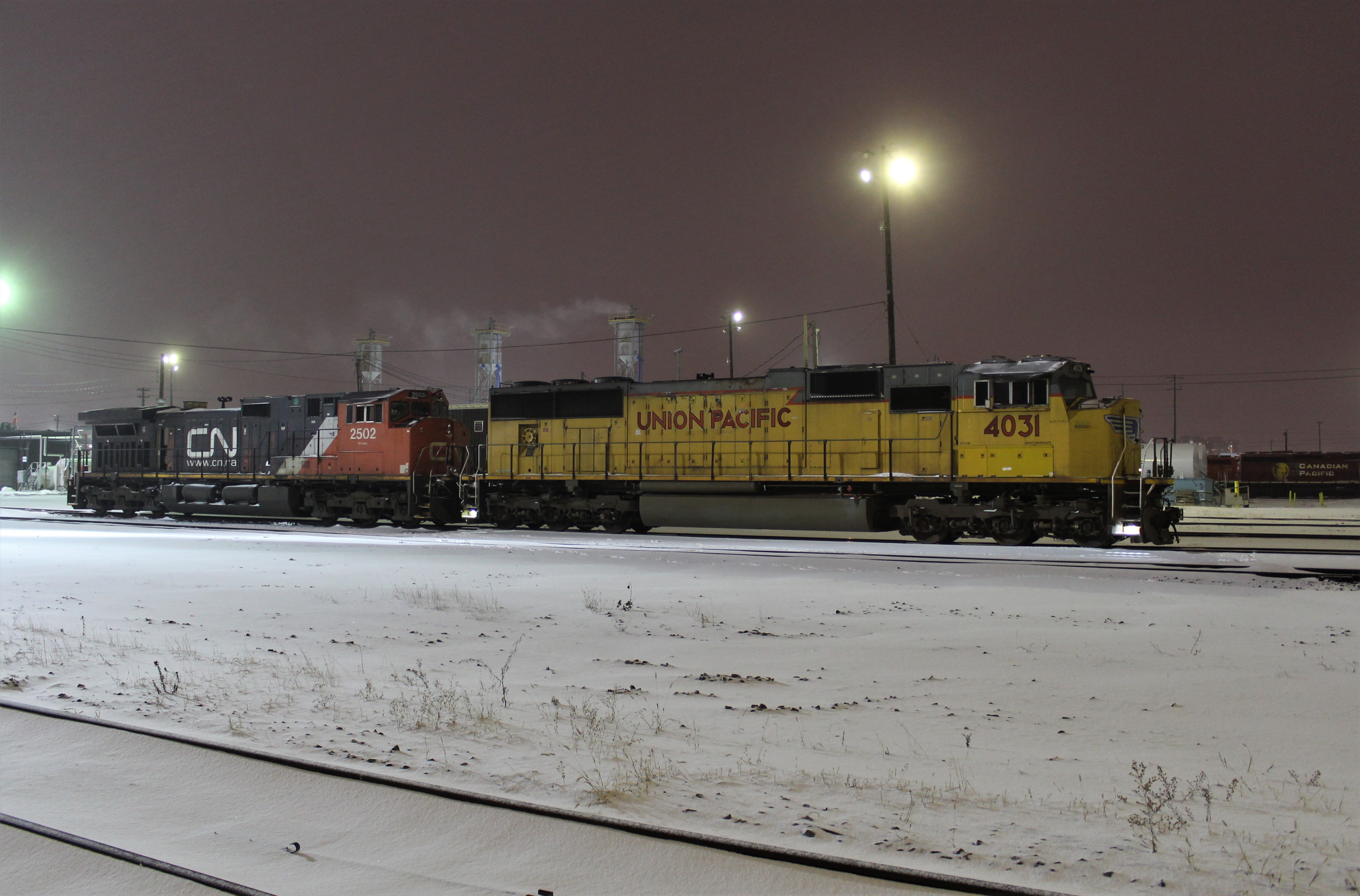Railpictures.ca - Paul Santos Photo: Dispatch crew driving a UP SD70M ...