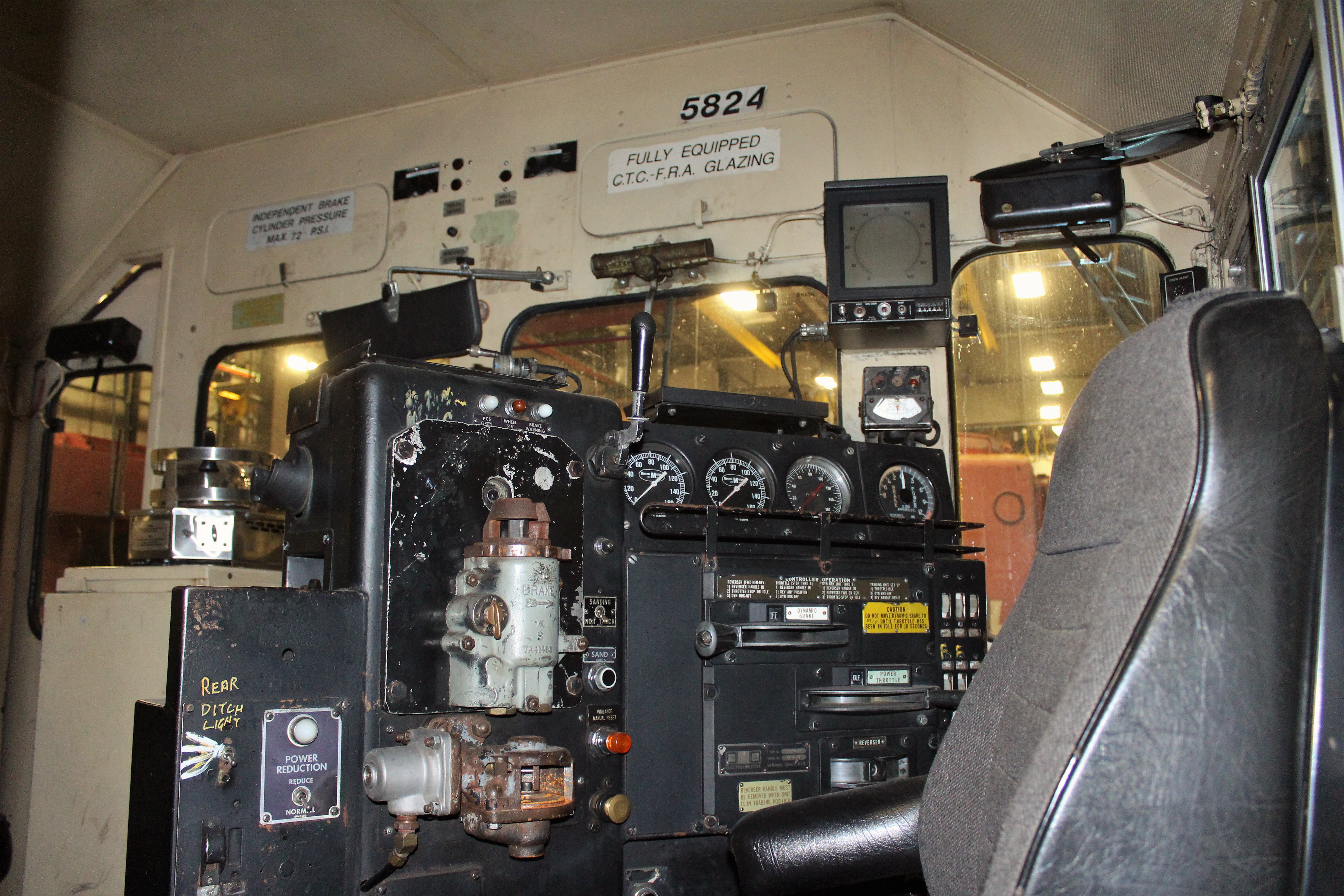 Railpictures.ca - Paul Santos Photo: Control stand of SD40-2 CP 5824 ...