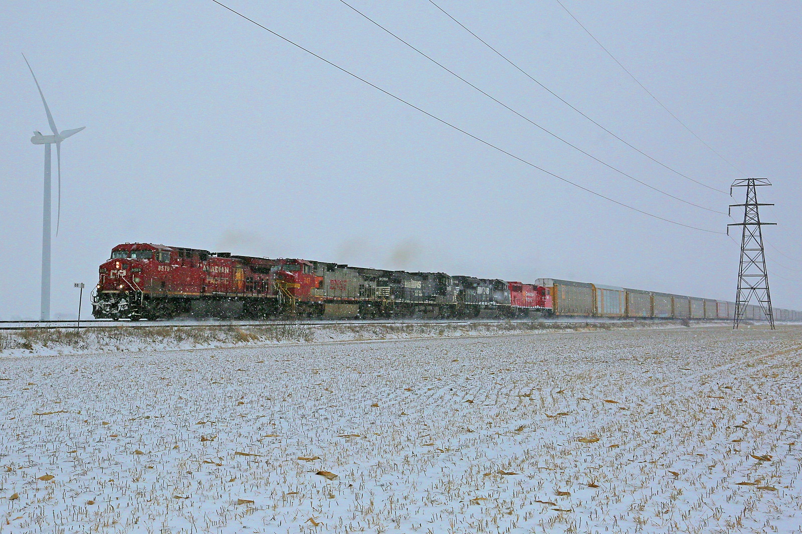 Railpictures.ca - Earl Minnis Photo: CP 8579 with helpers BNSF 747, NS ...