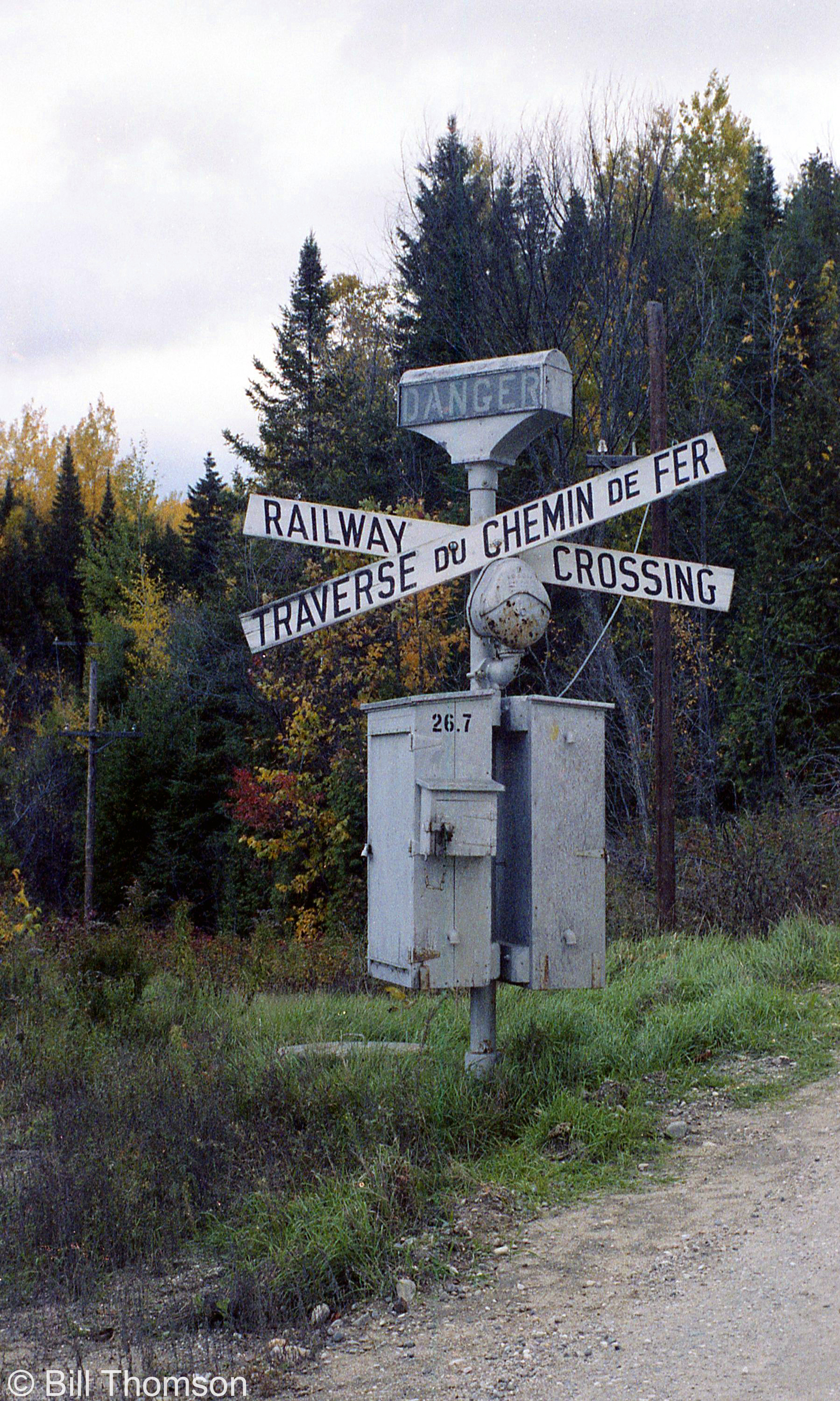Railpictures.ca - Bill Thomson Photo: A rather unusual set of crossing ...