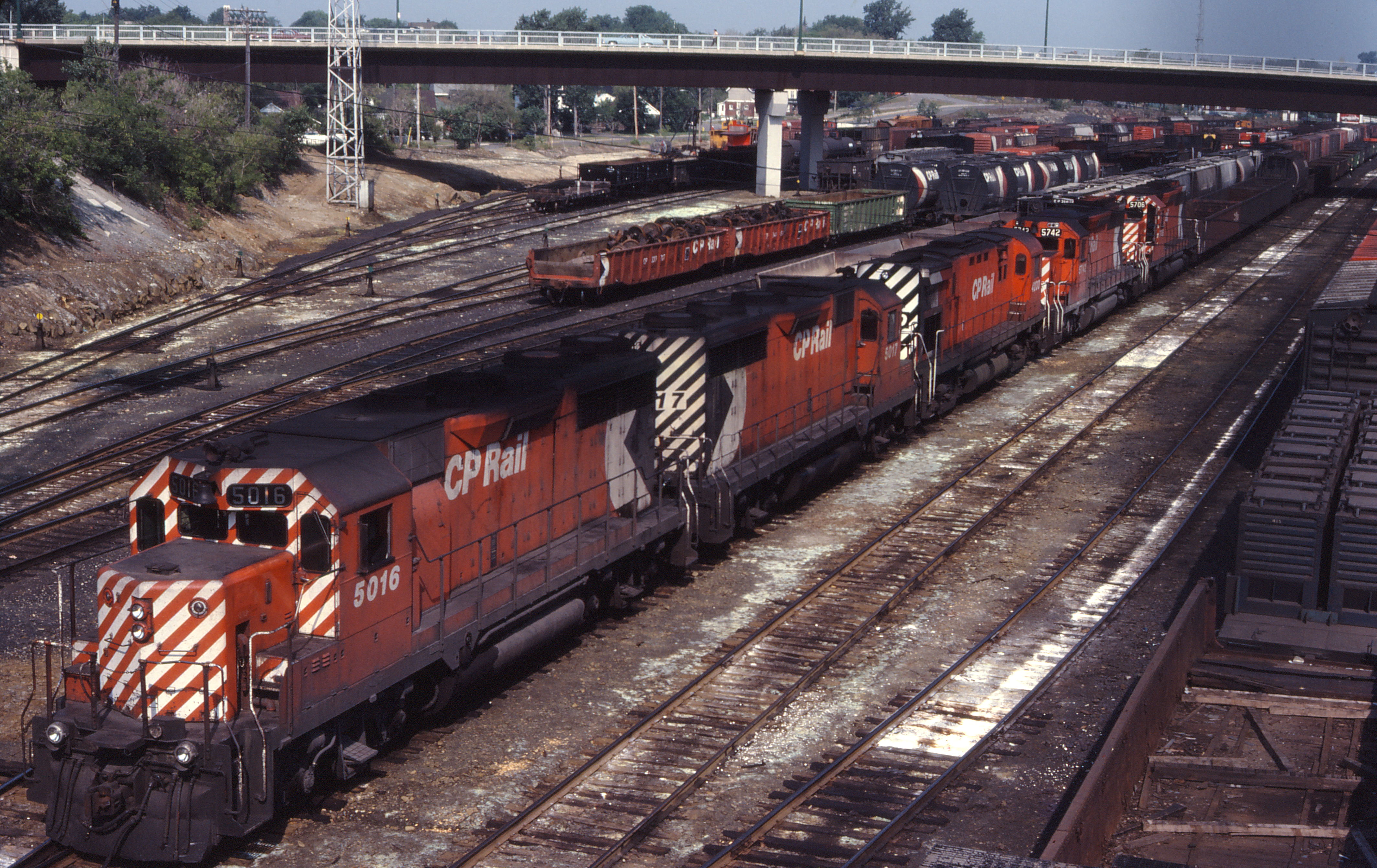 Railpictures.ca - Doug Page Photo: An eastbound prepares to depart ...