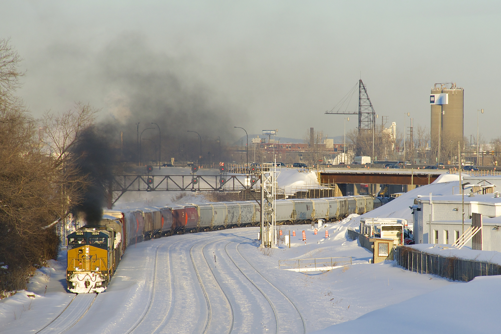 Railpictures.ca - Michael Berry Photo: The trailing unit on CN 543 ...