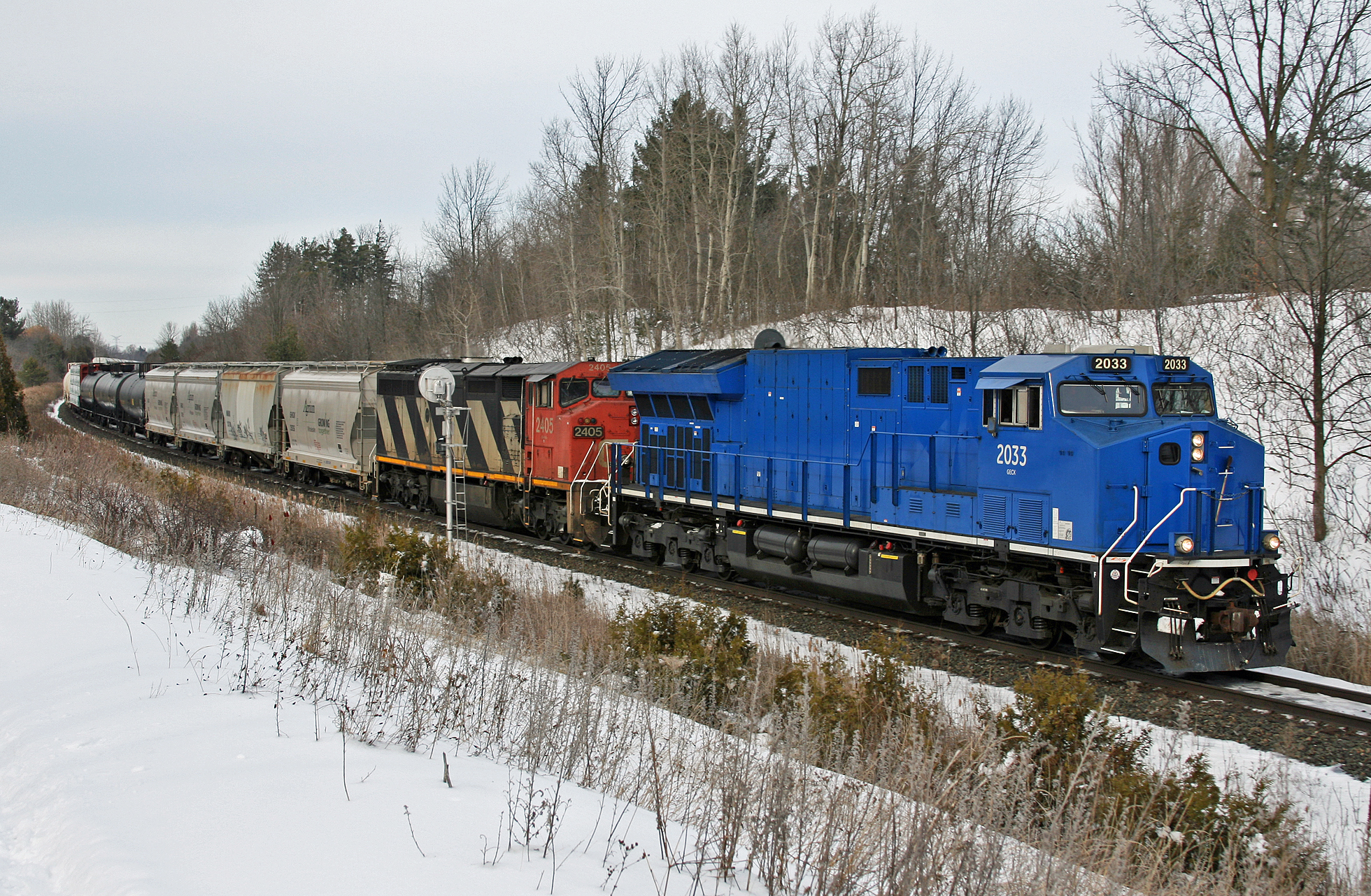 Railpictures.ca - Rob Eull Photo: M 32241 11 splits the signals at Mile ...