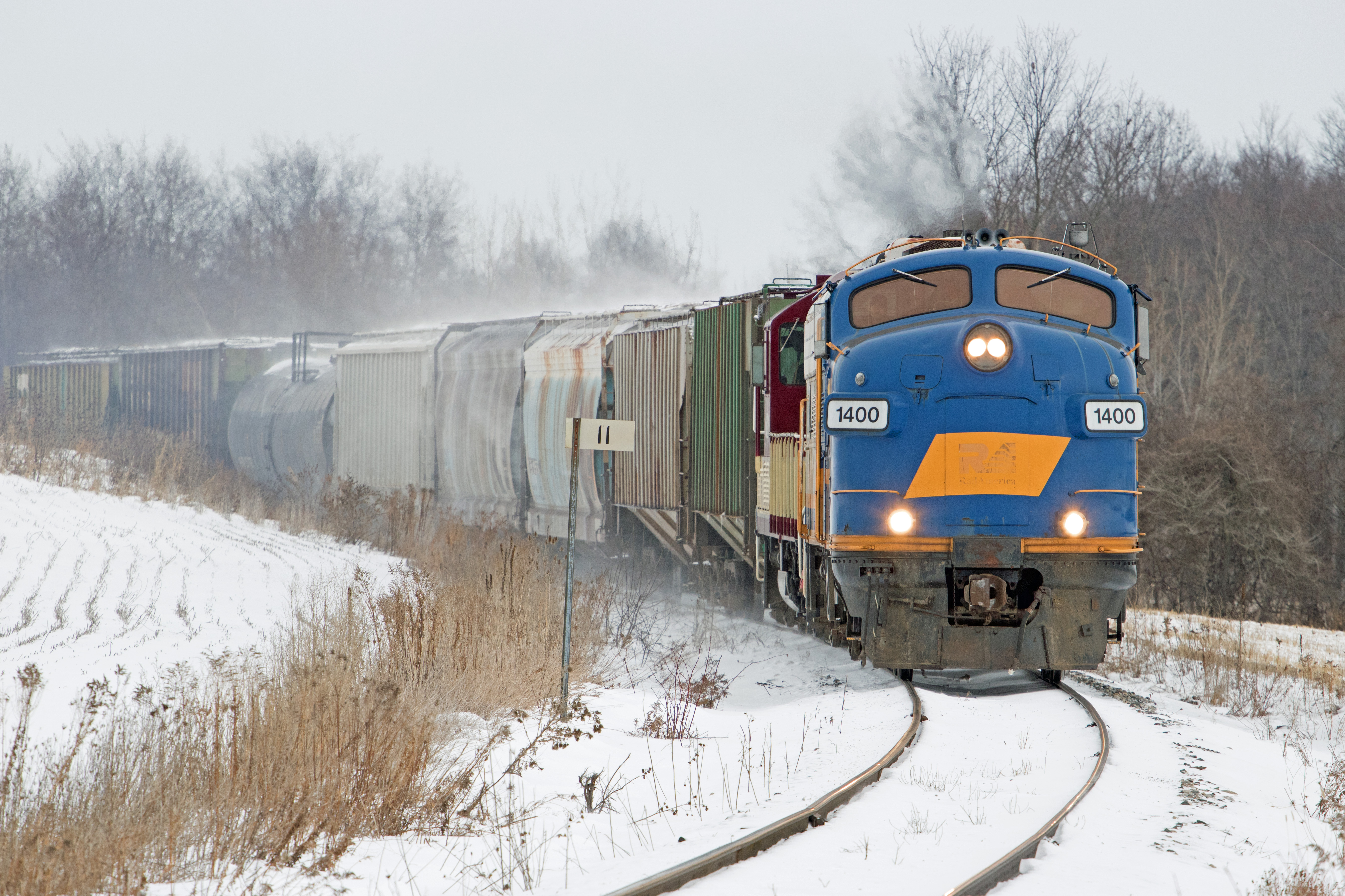Railpictures.ca - Cam Leonard Photo: Snow flying off the cars as they ...