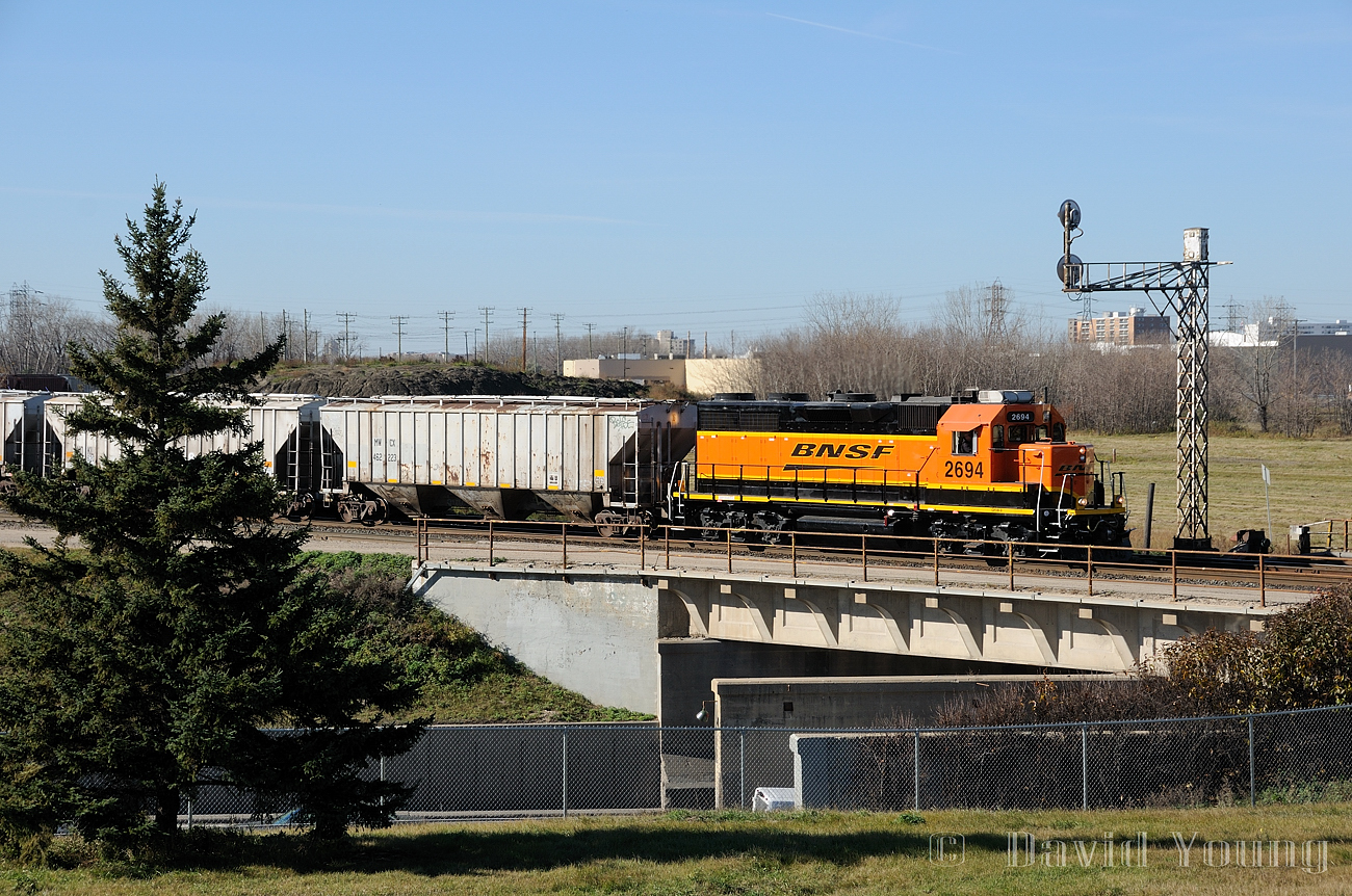 Railpictures.ca - David Young Photo: Rolling above the Pembina Highway ...