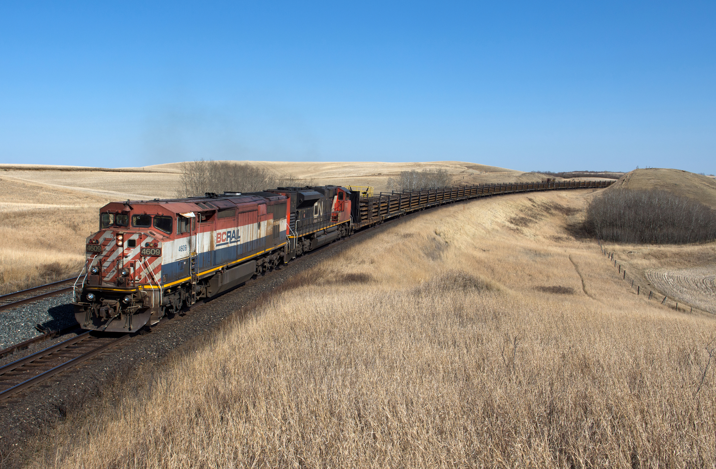 Railpictures.ca - Matt Watson Photo: CN# O495 is seen hustling a CWR ...
