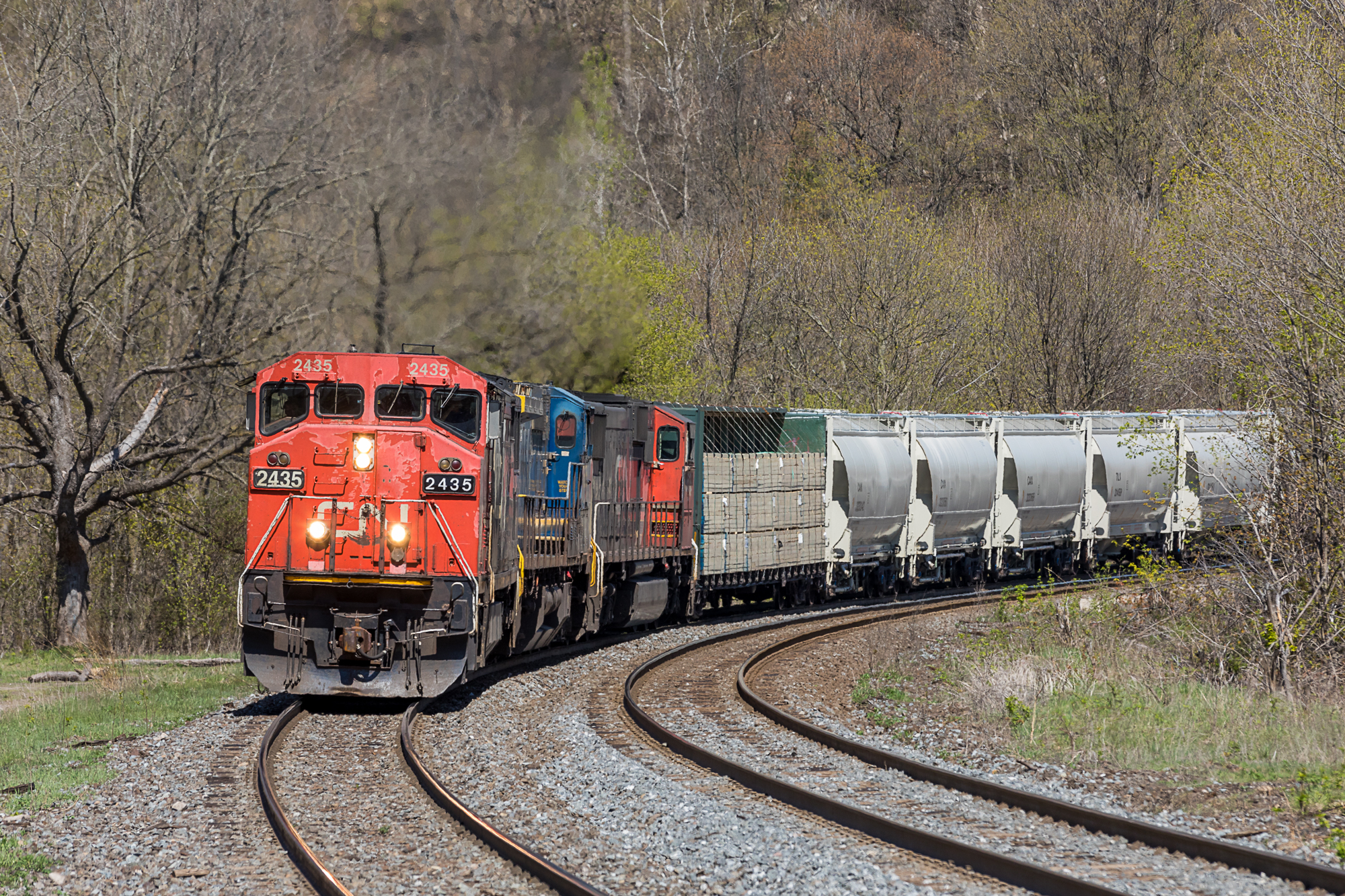 Railpictures.ca - Ryan Gaynor Photo: CN train no. 435 sweeps through ...