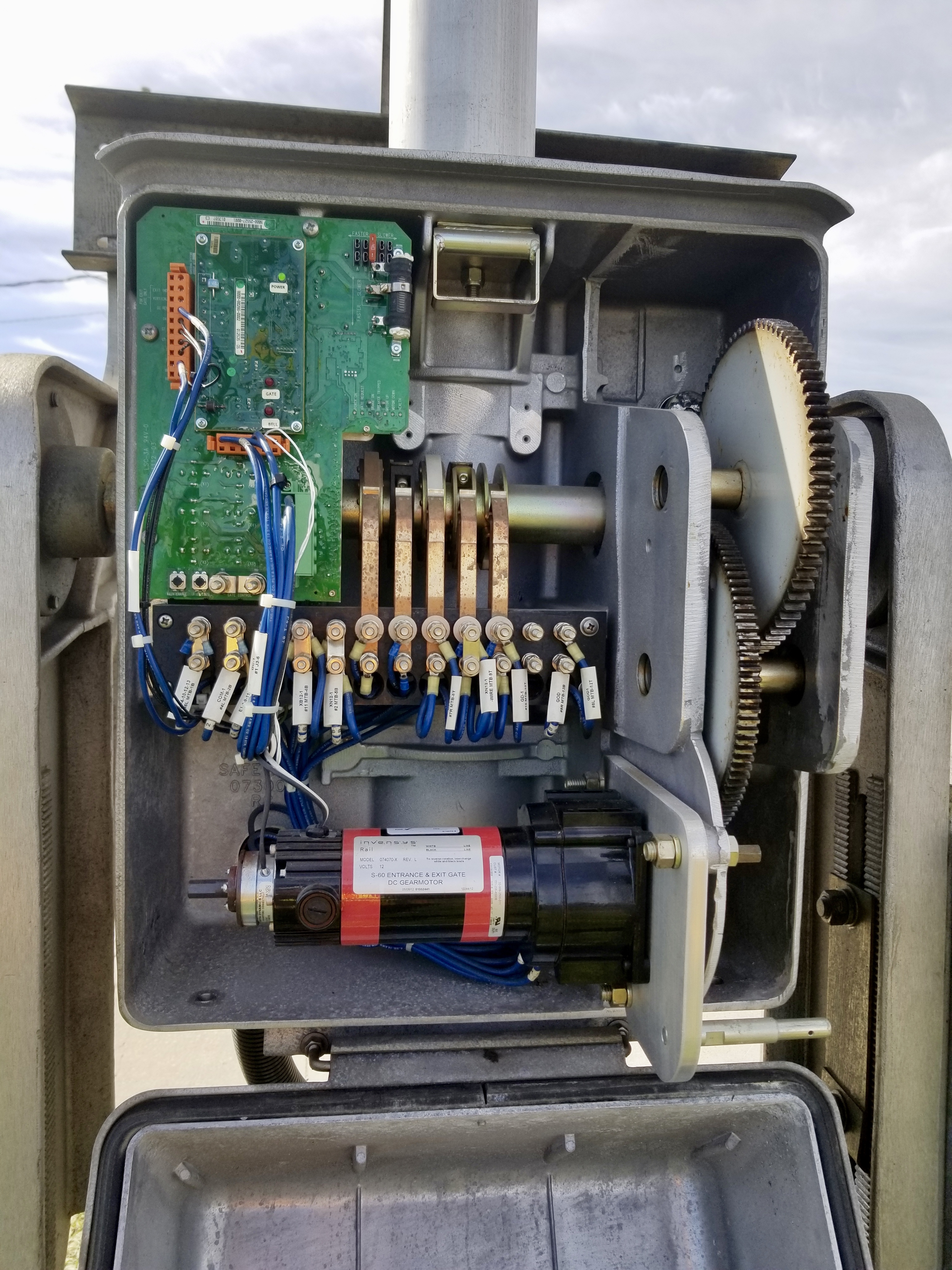 Railpictures.ca - ngineered4u Photo: Ever wondered what a crossing gate ...