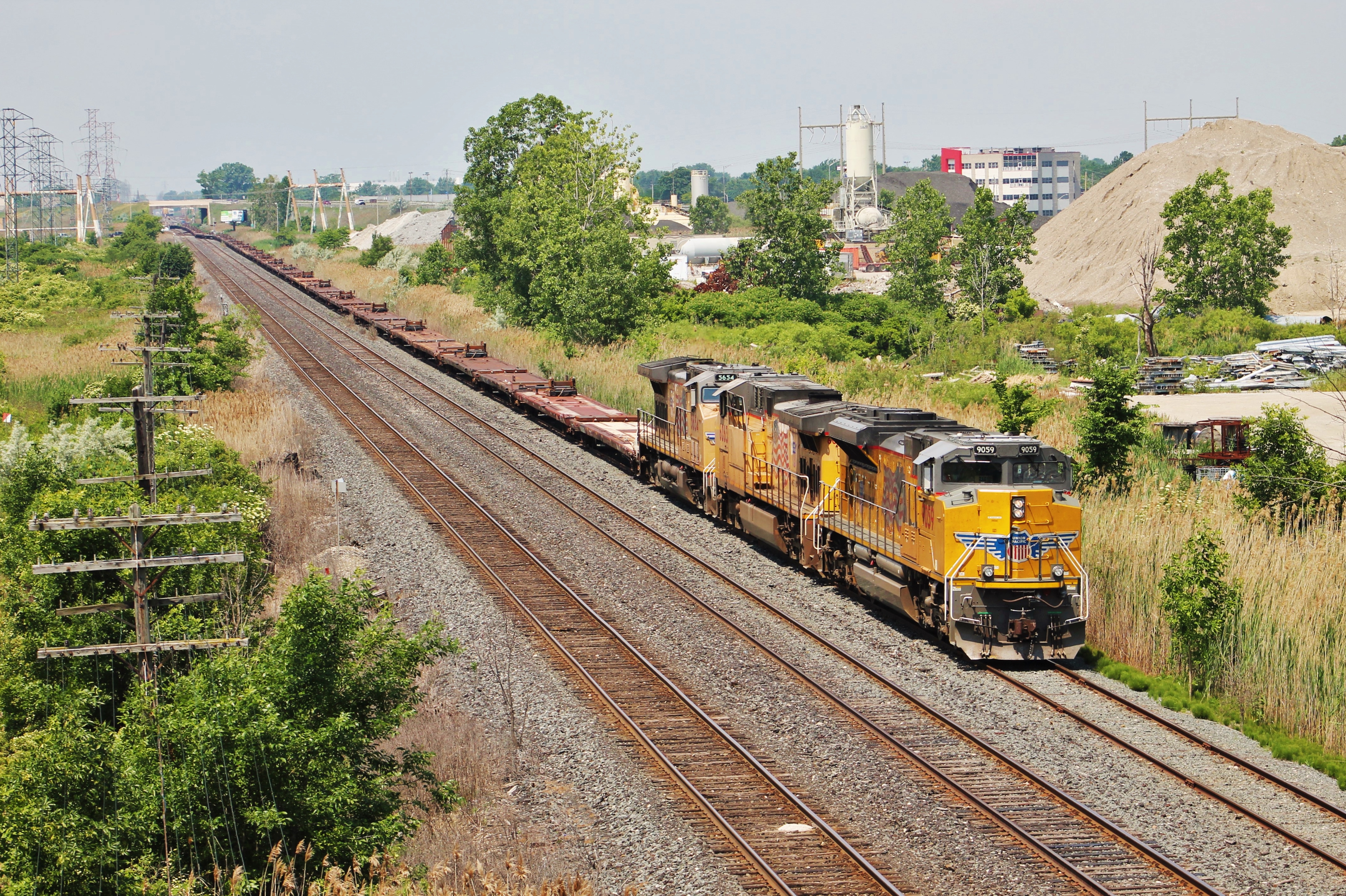 Railpictures.ca - Mike Molnar Photo: An empty wind turbine train takes ...
